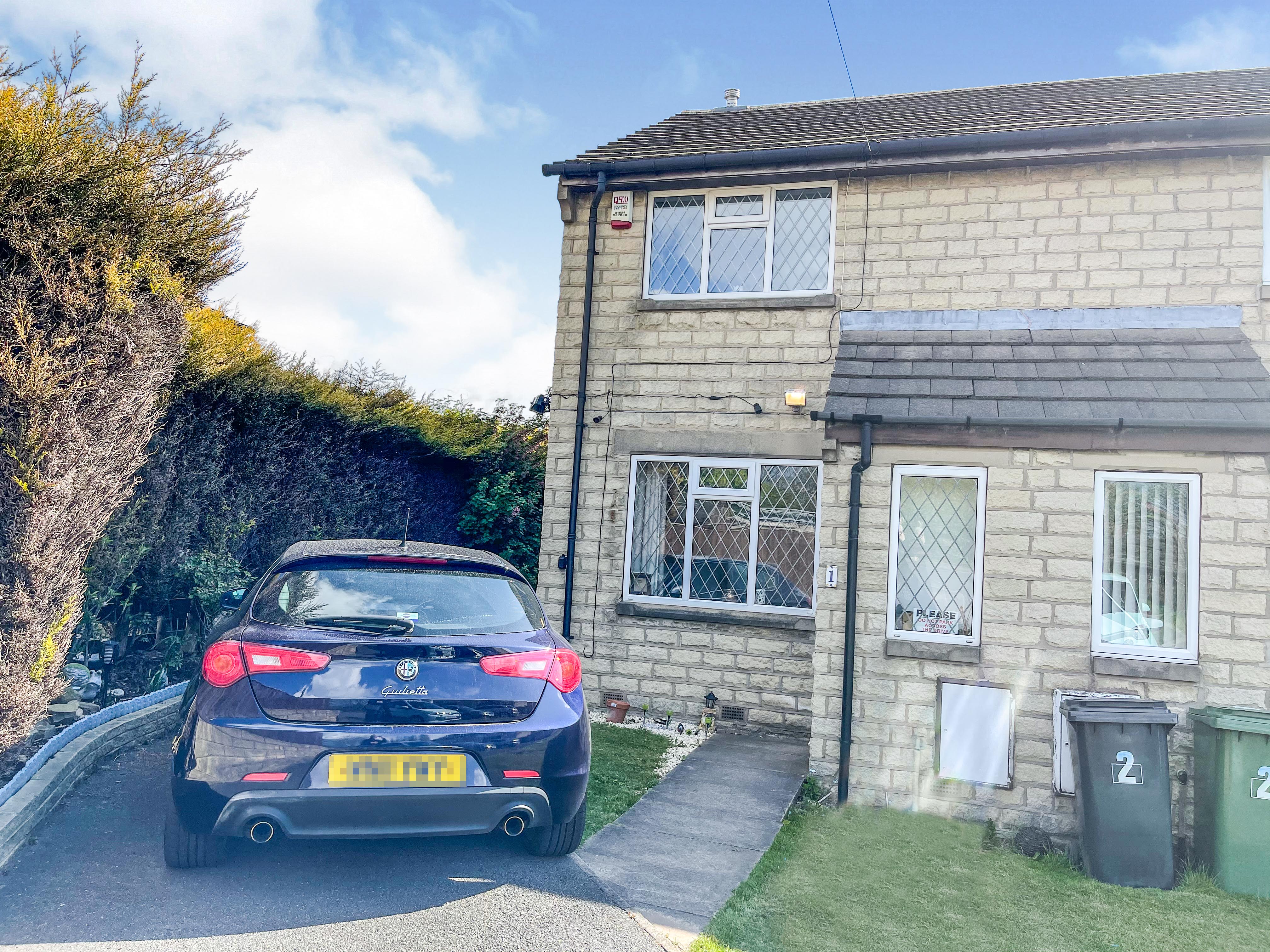 2 bedroom semi-detached house for sale in Havercroft Way, Batley, WF17 8AP