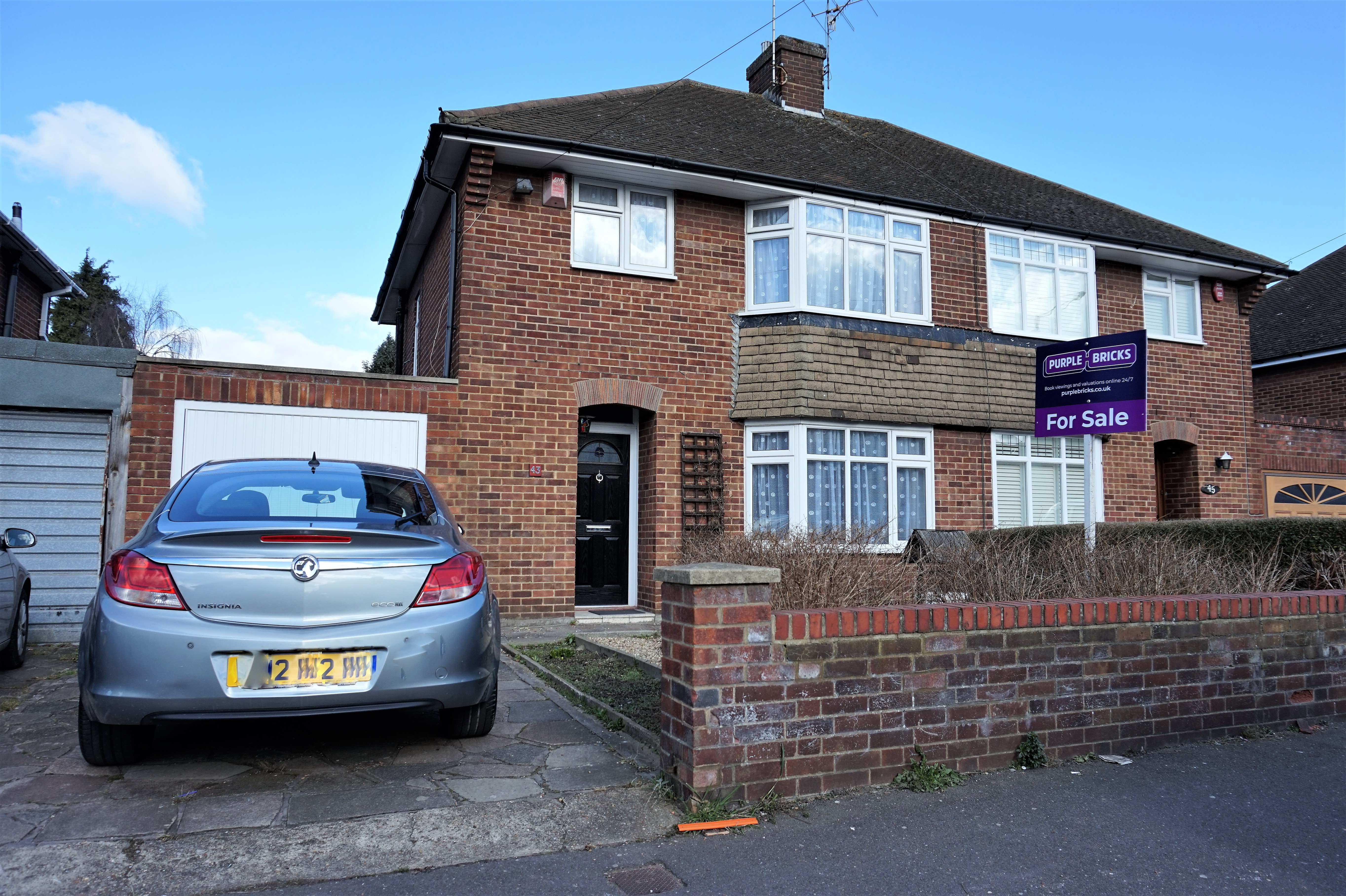 3 bedroom semi-detached house for sale in Austin Road, Luton, LU3 1TY
