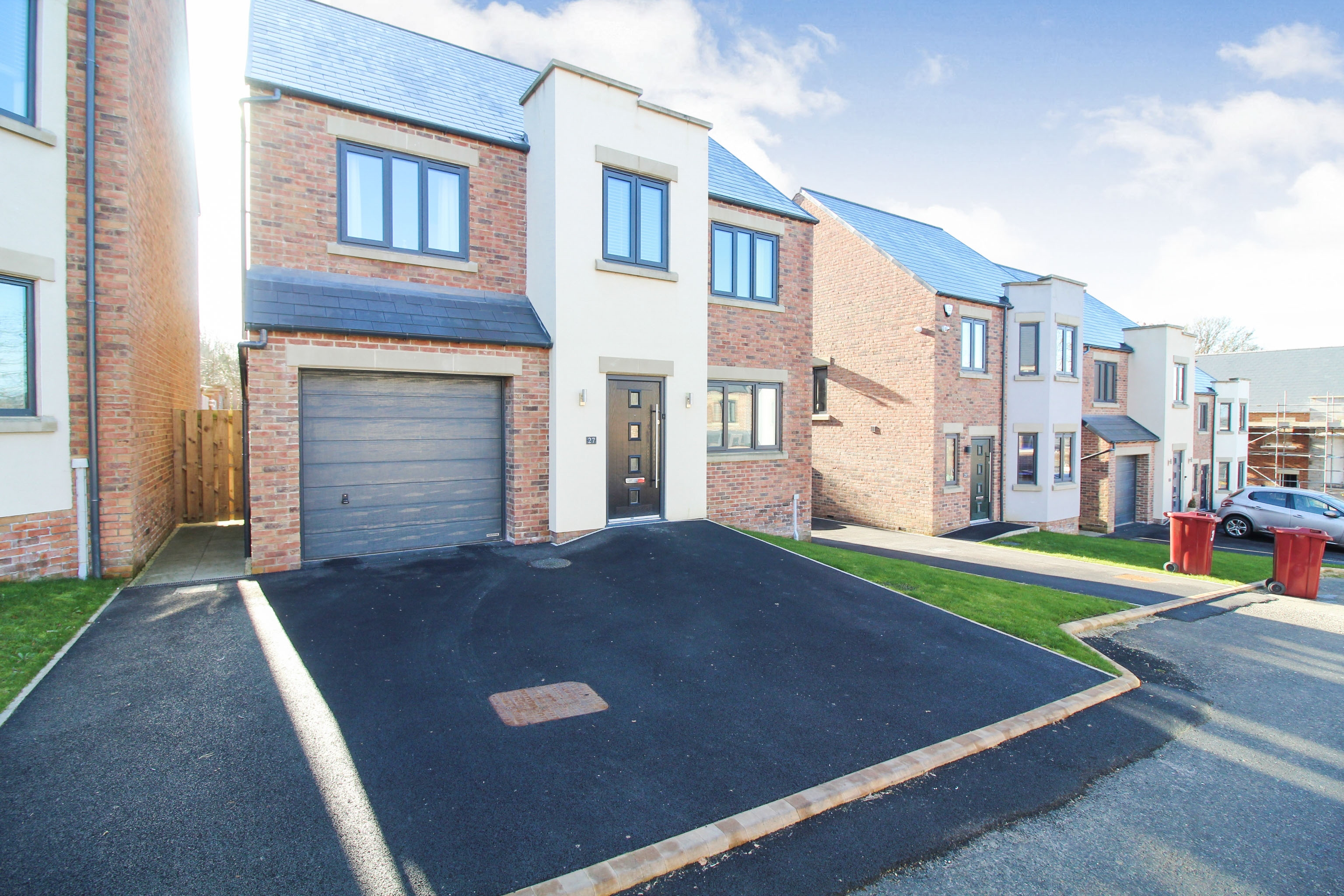 4 bedroom detached house for sale in Elvin Way, New Tupton ...