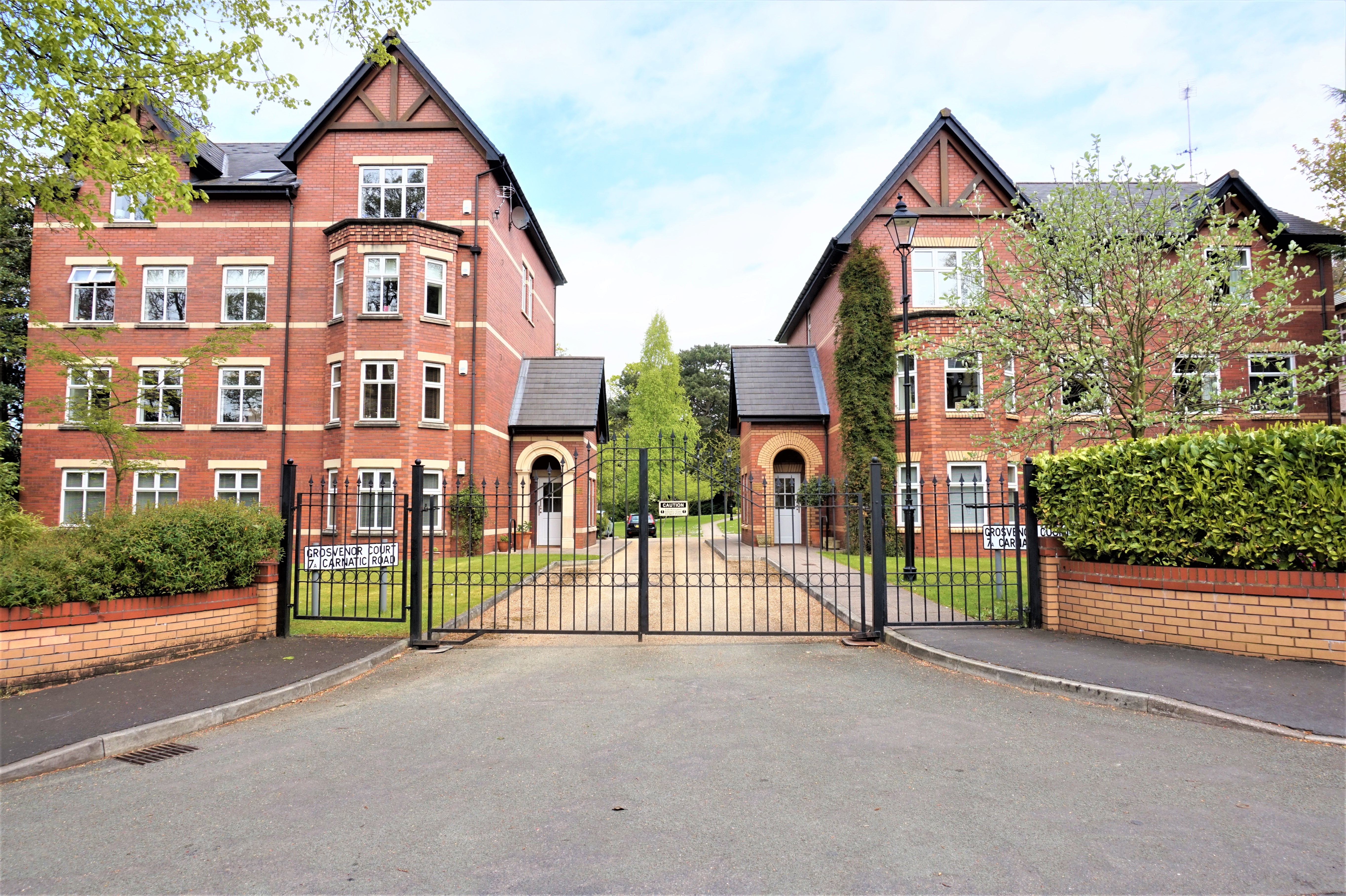 2 bedroom flat for sale in 7a Carnatic Road, Liverpool, L18 8FD