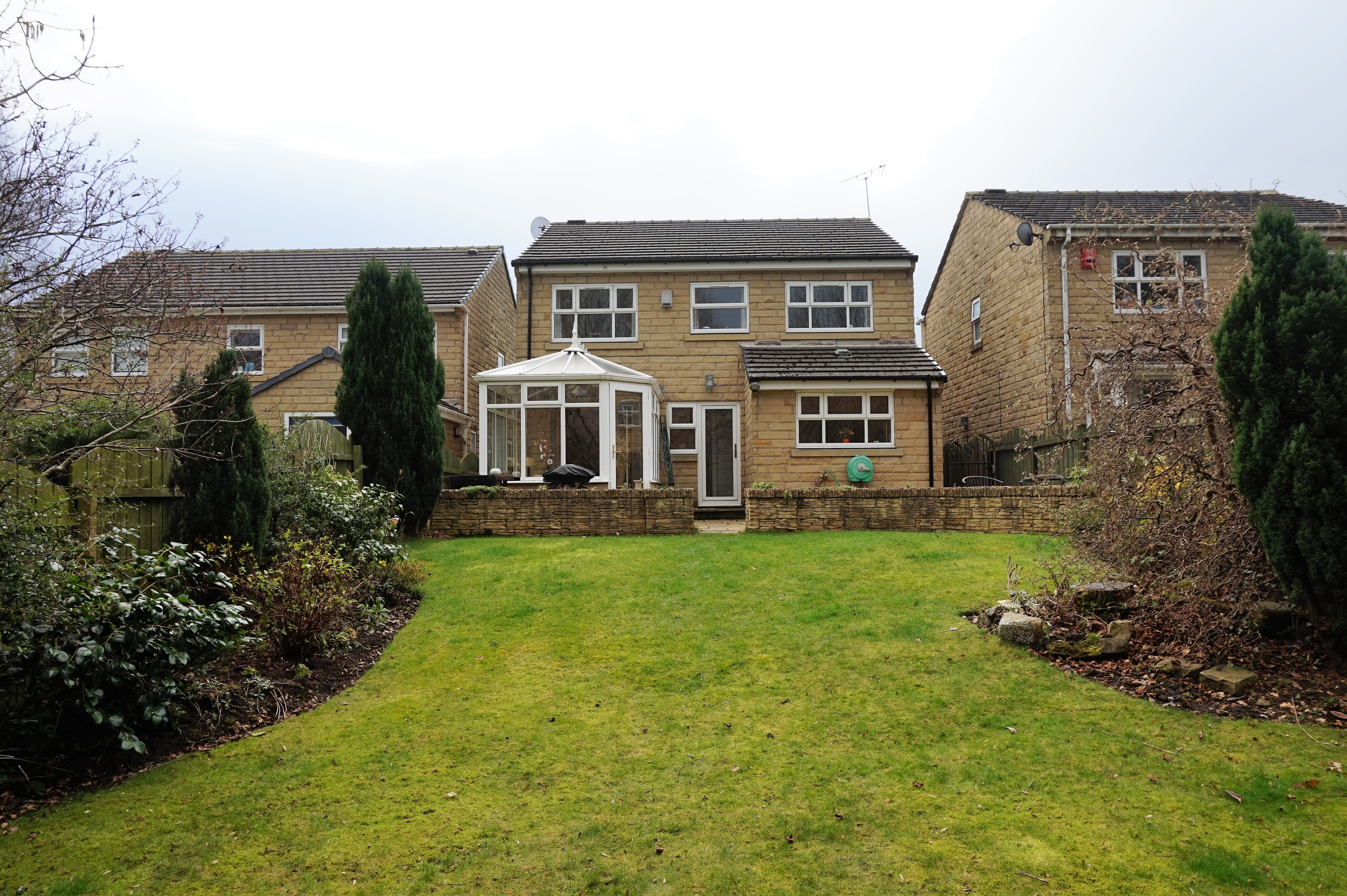 4 bedroom detached house for sale in Ridge View Drive, Birkby, HD2 2EX