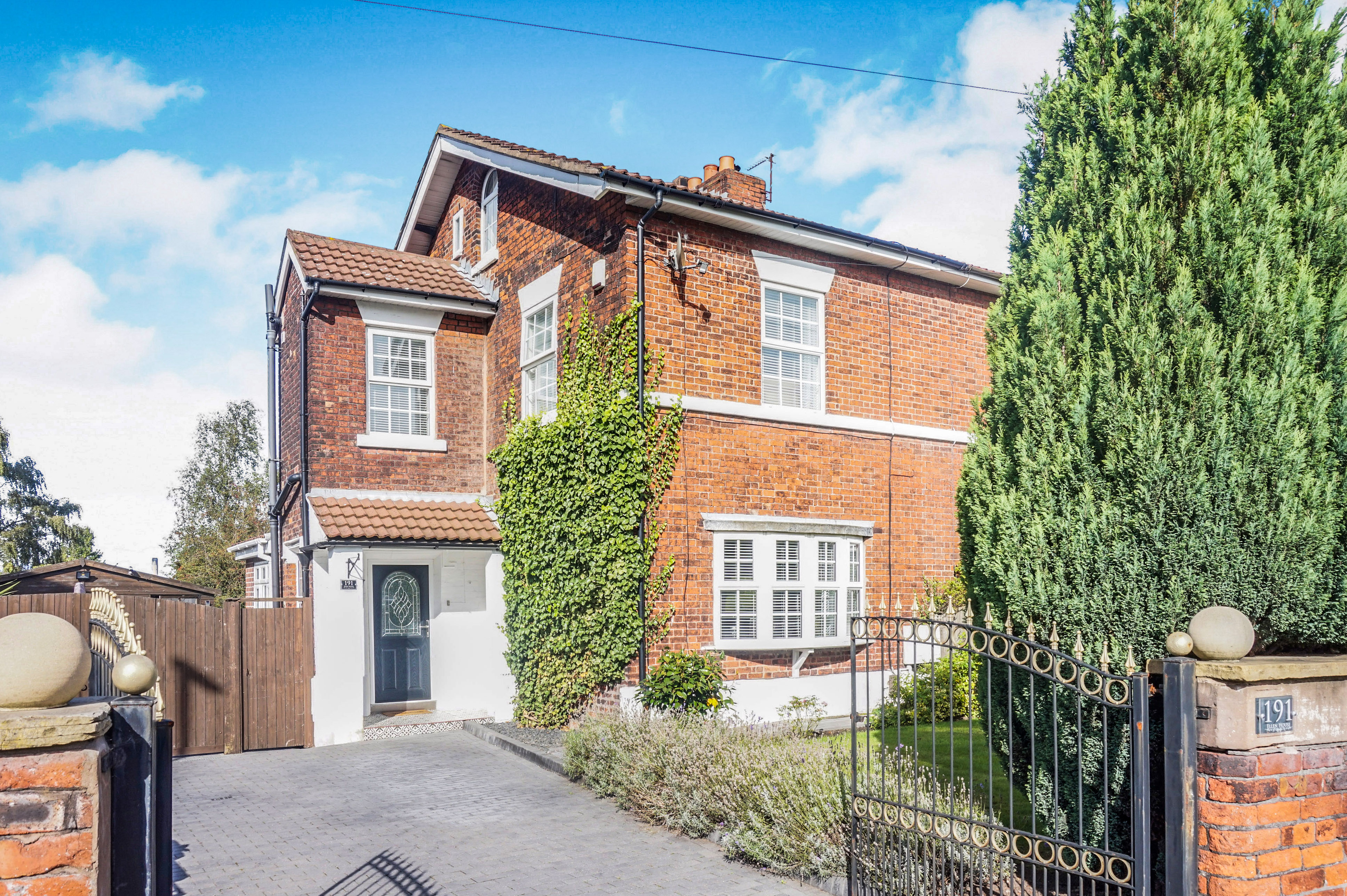 5 bedroom semi-detached house for sale in Halton Road, Runcorn, WA7 5RJ