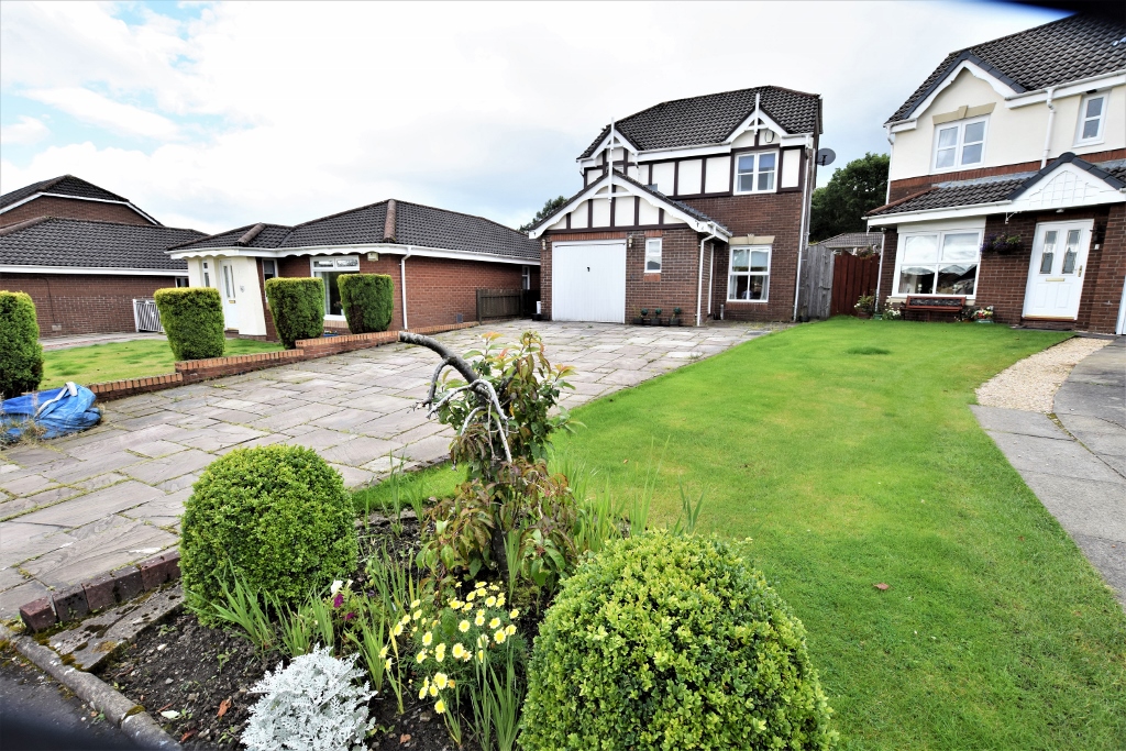 3 bedroom detached house for sale in Strathallan Crescent, Airdrie, ML6 6EP