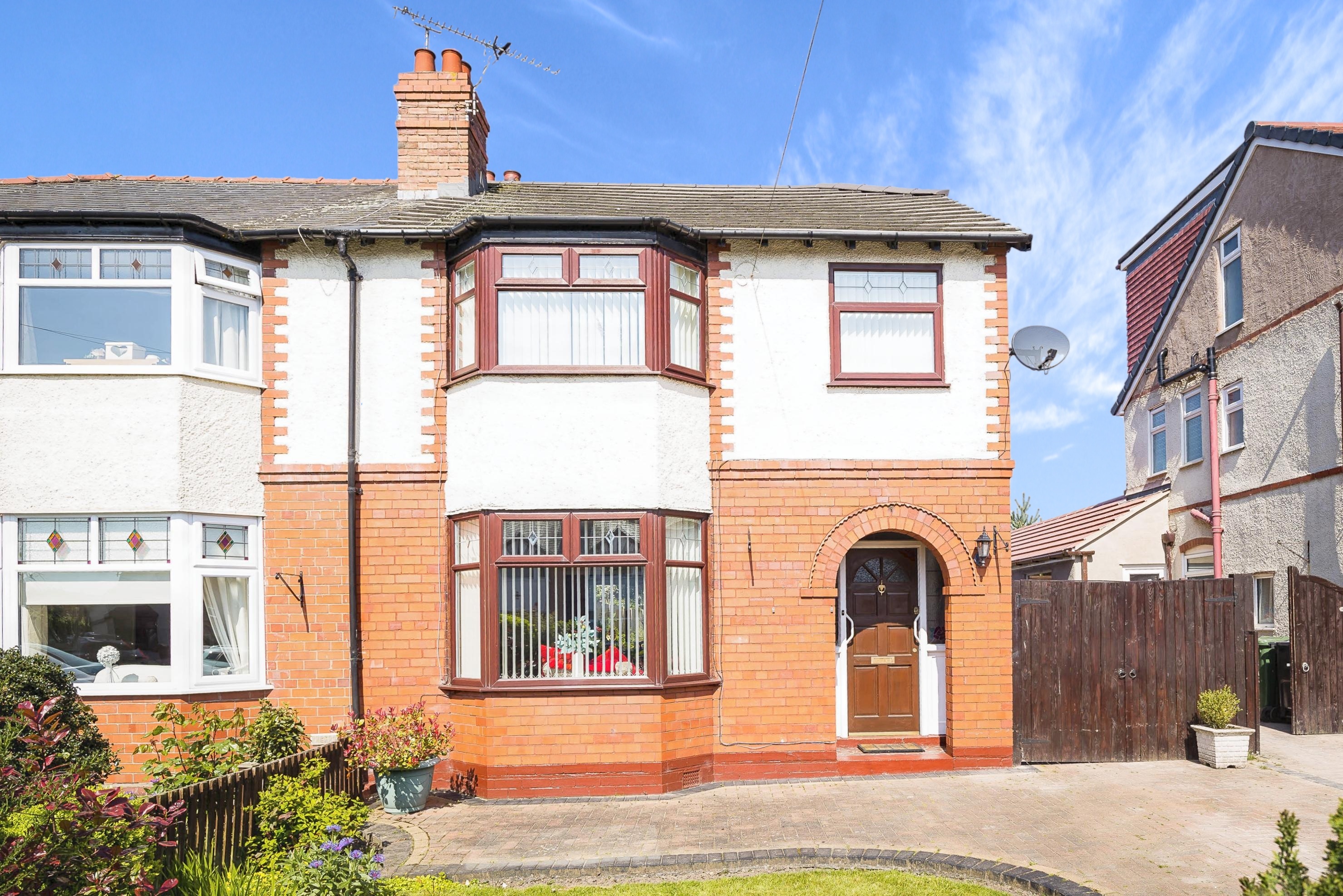 3 bedroom semi-detached house for sale in Hoole Lane, Chester, CH2 3EP