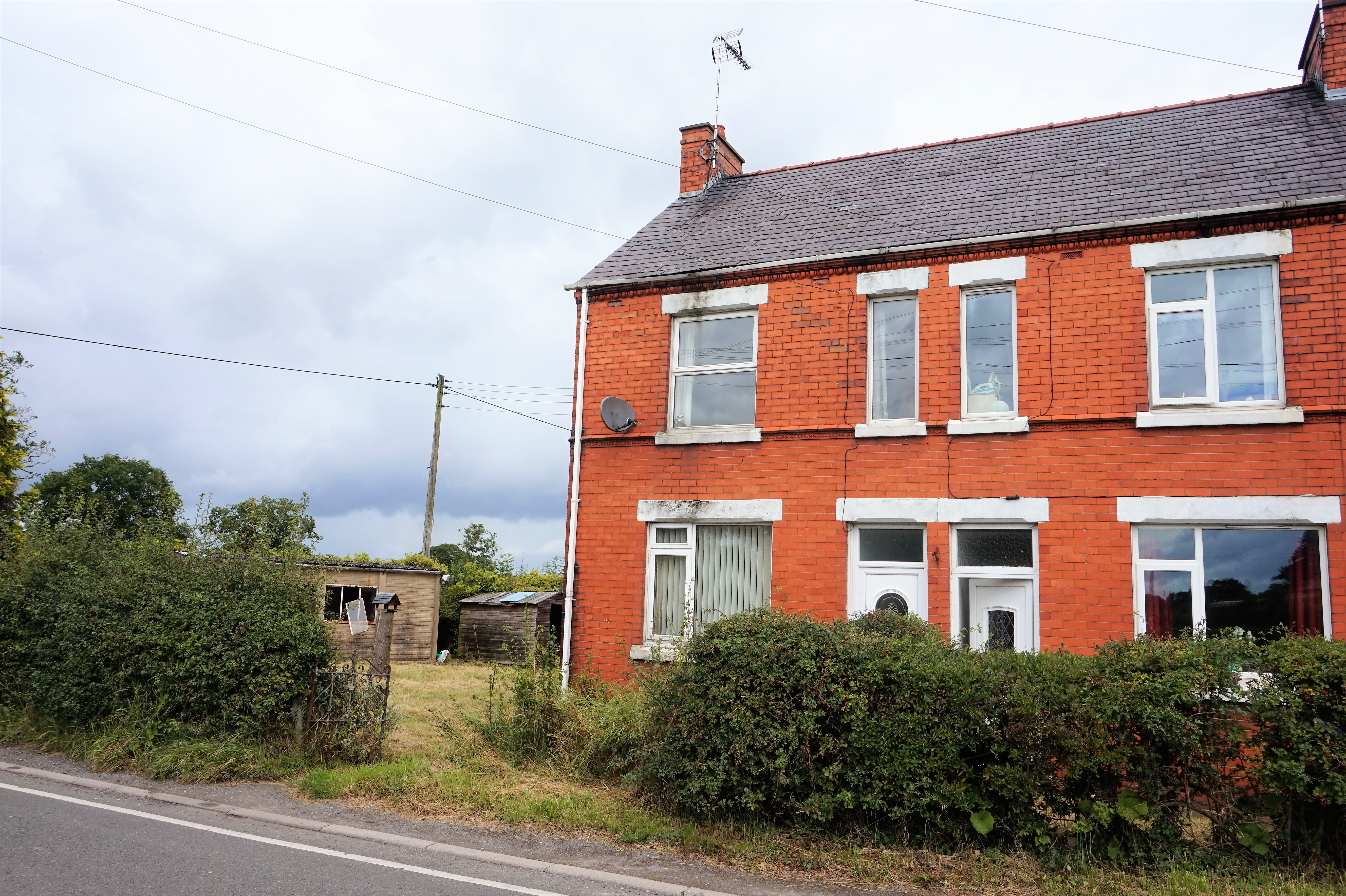 3 bedroom end of terrace house for sale in Moreton View, Gyfelia, LL13 0YN