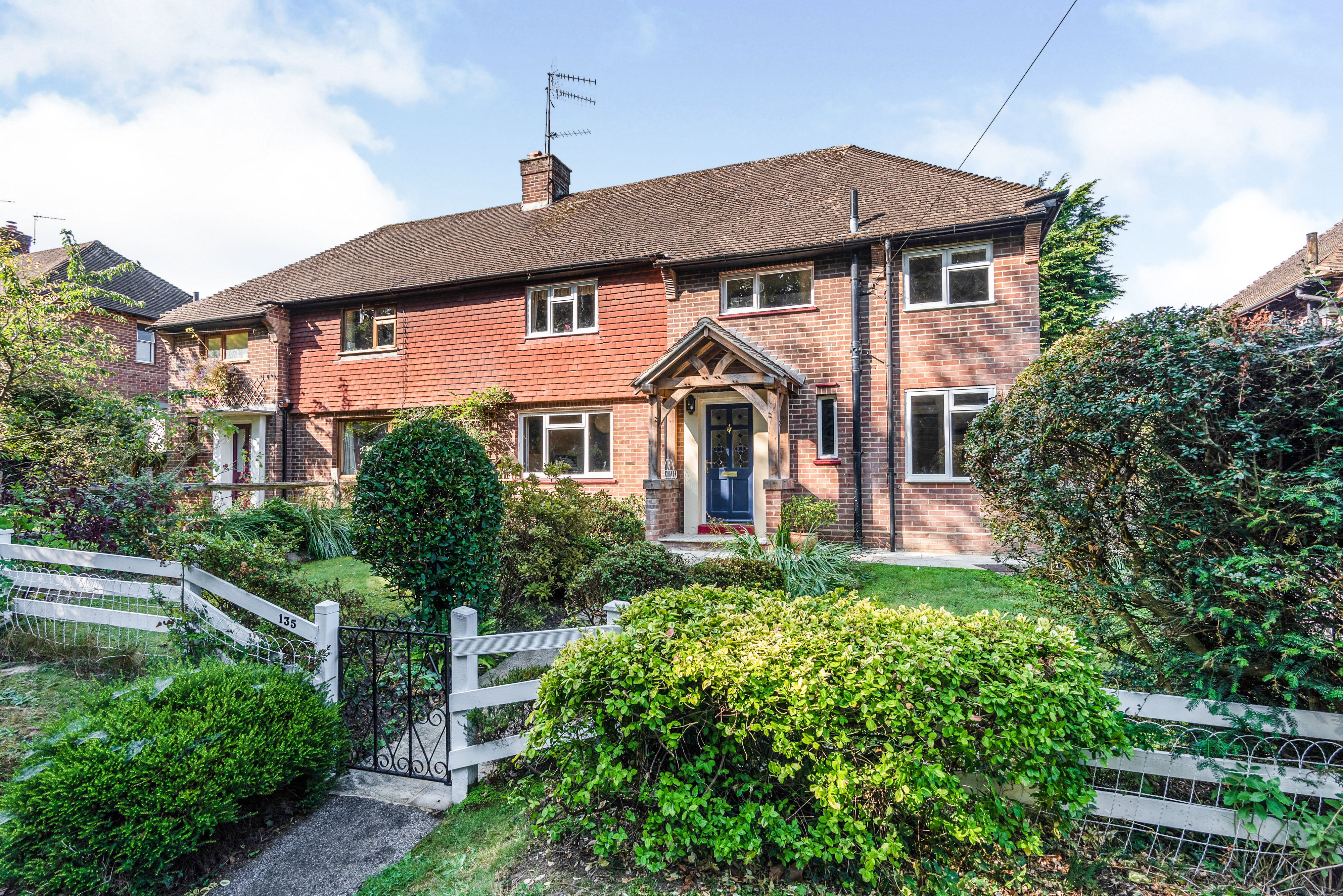 4 bedroom semi-detached house for sale in Hollow Lane, Lingfield, RH7 6NT