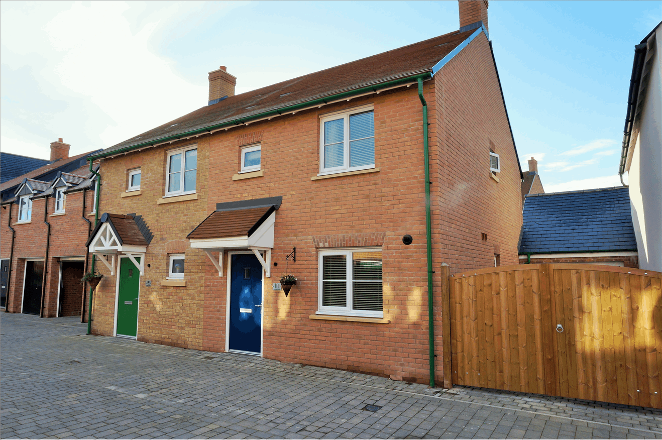 3 bedroom terraced house for sale in Trecastle Road Wichelstowe ...