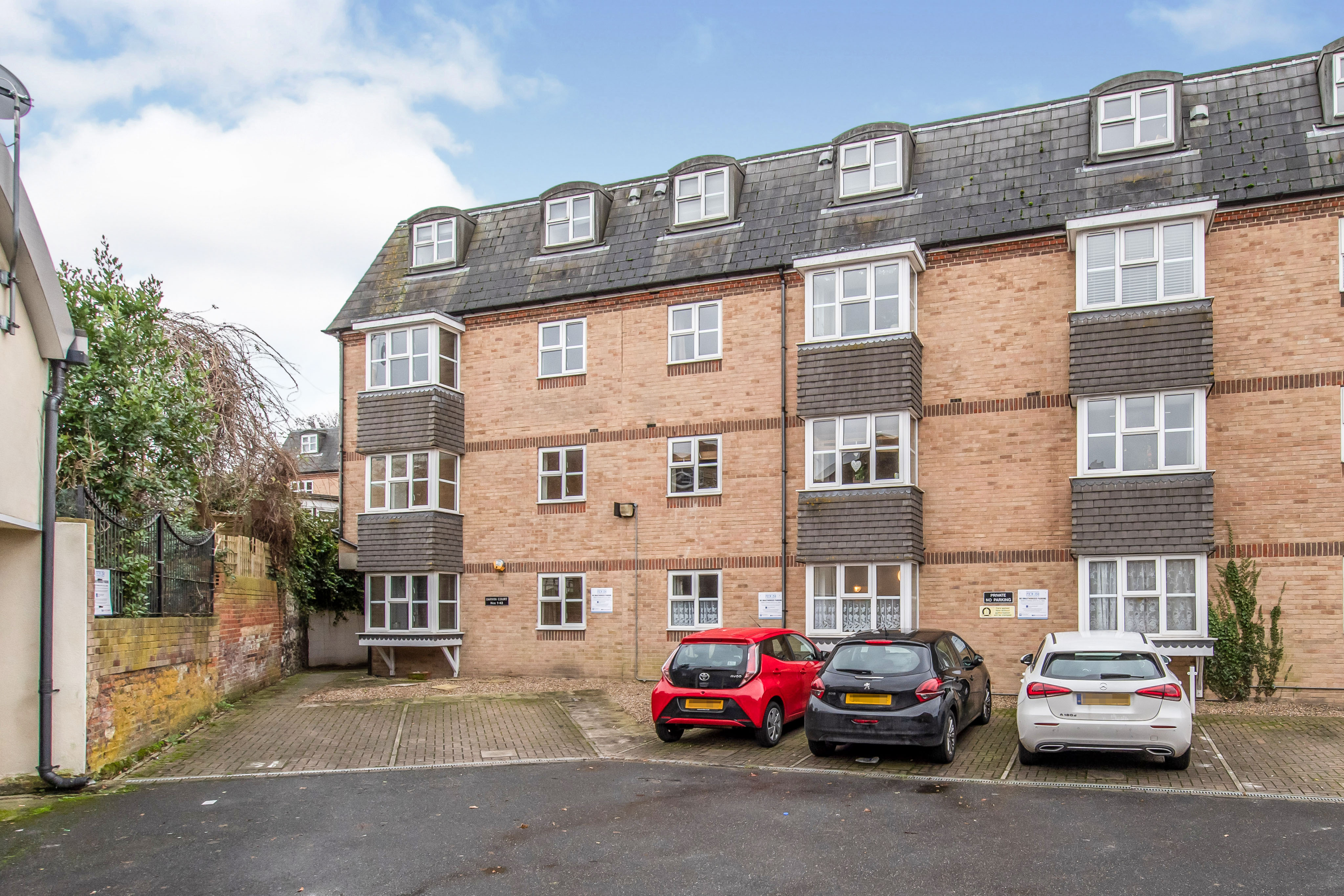 1 bedroom apartment for sale in Darwin Court, Rochester, ME1 1HP