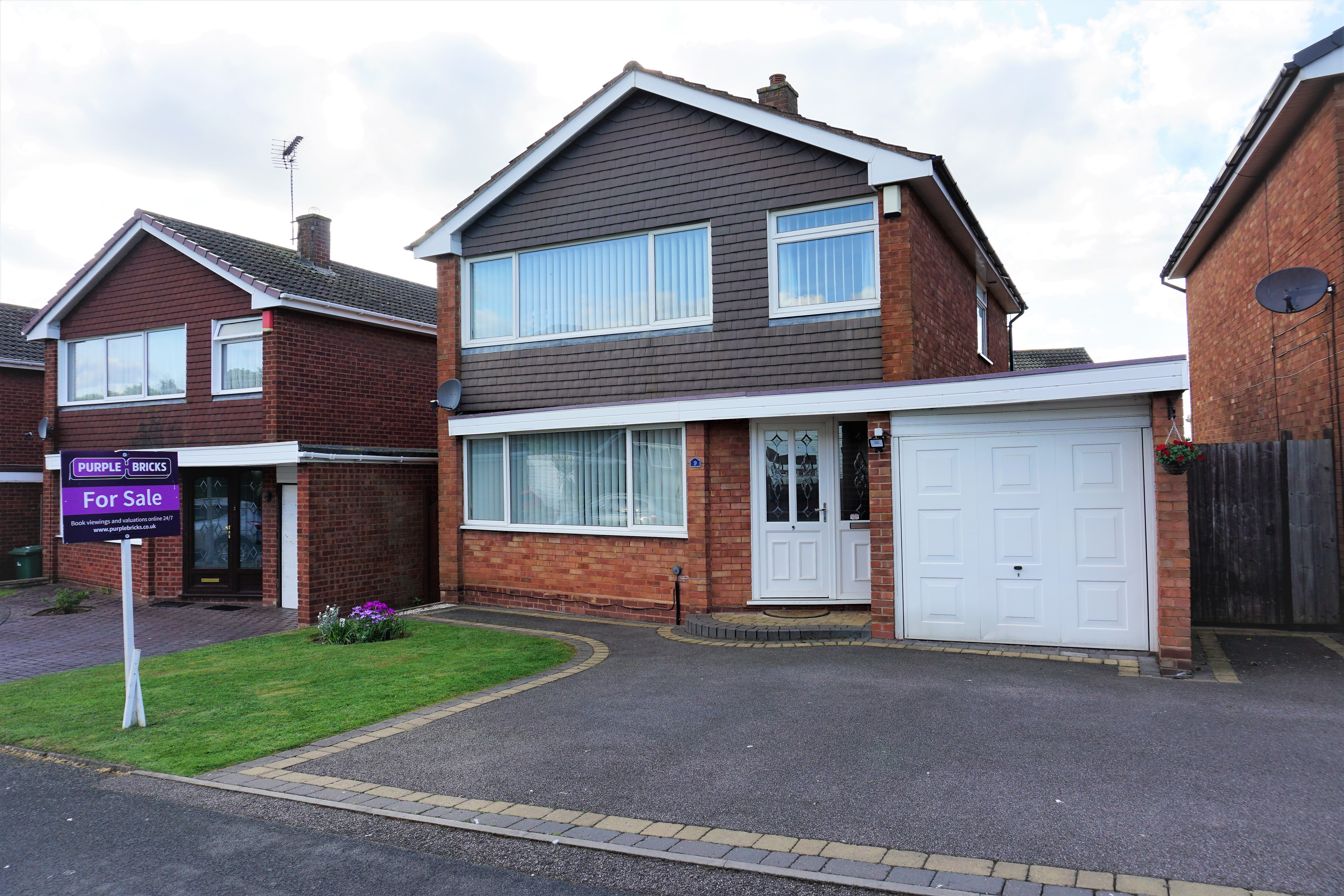 3 bedroom detached house for sale in St. Austell Road, Walsall, WS5 3EF