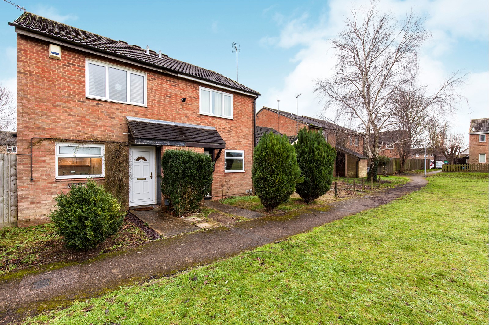 2 bedroom end of terrace house for sale in Fensome Drive, Dunstable ...