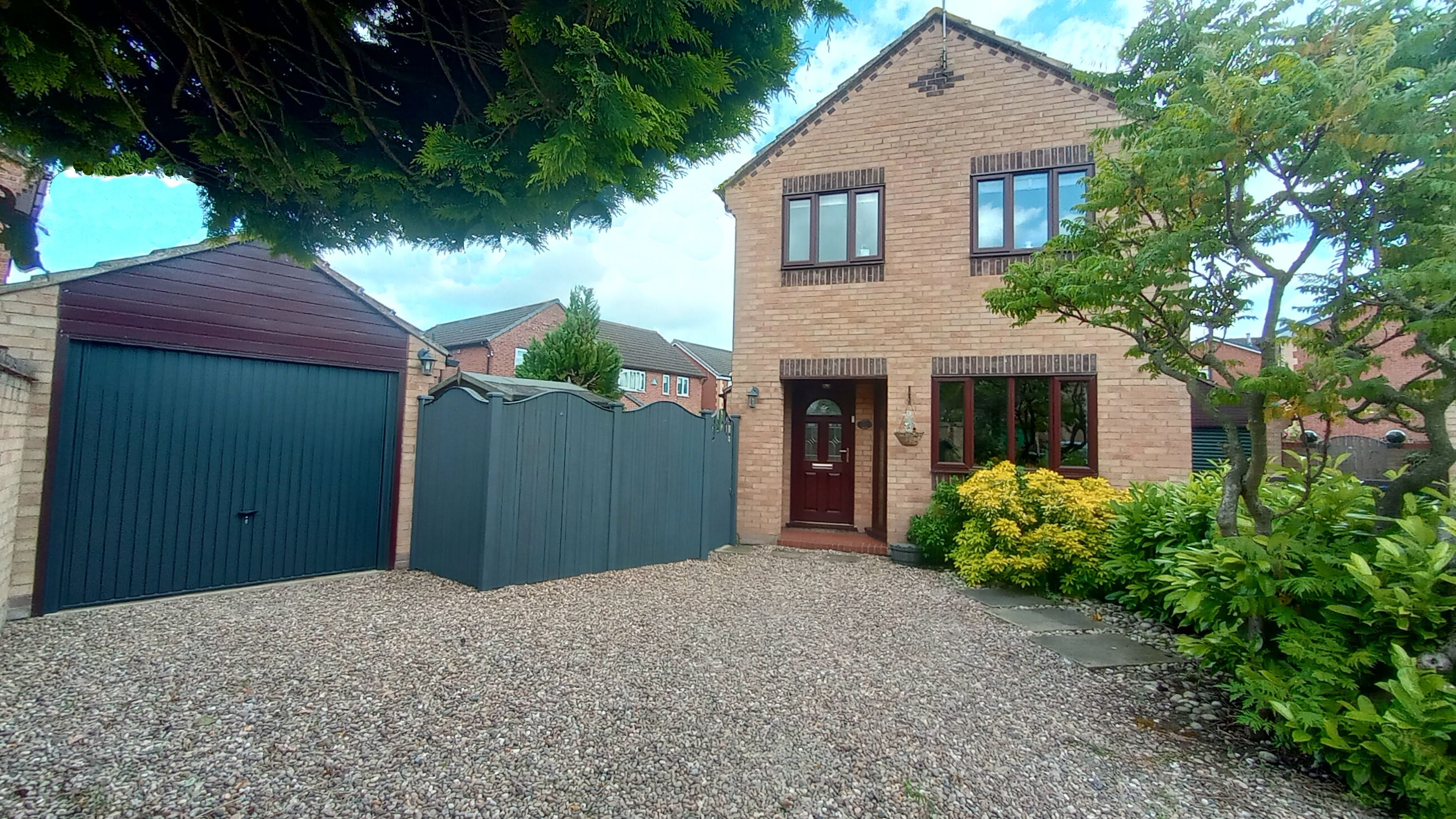 3 bedroom detached house for sale in Pasture Close, Leeds, LS25 6LJ