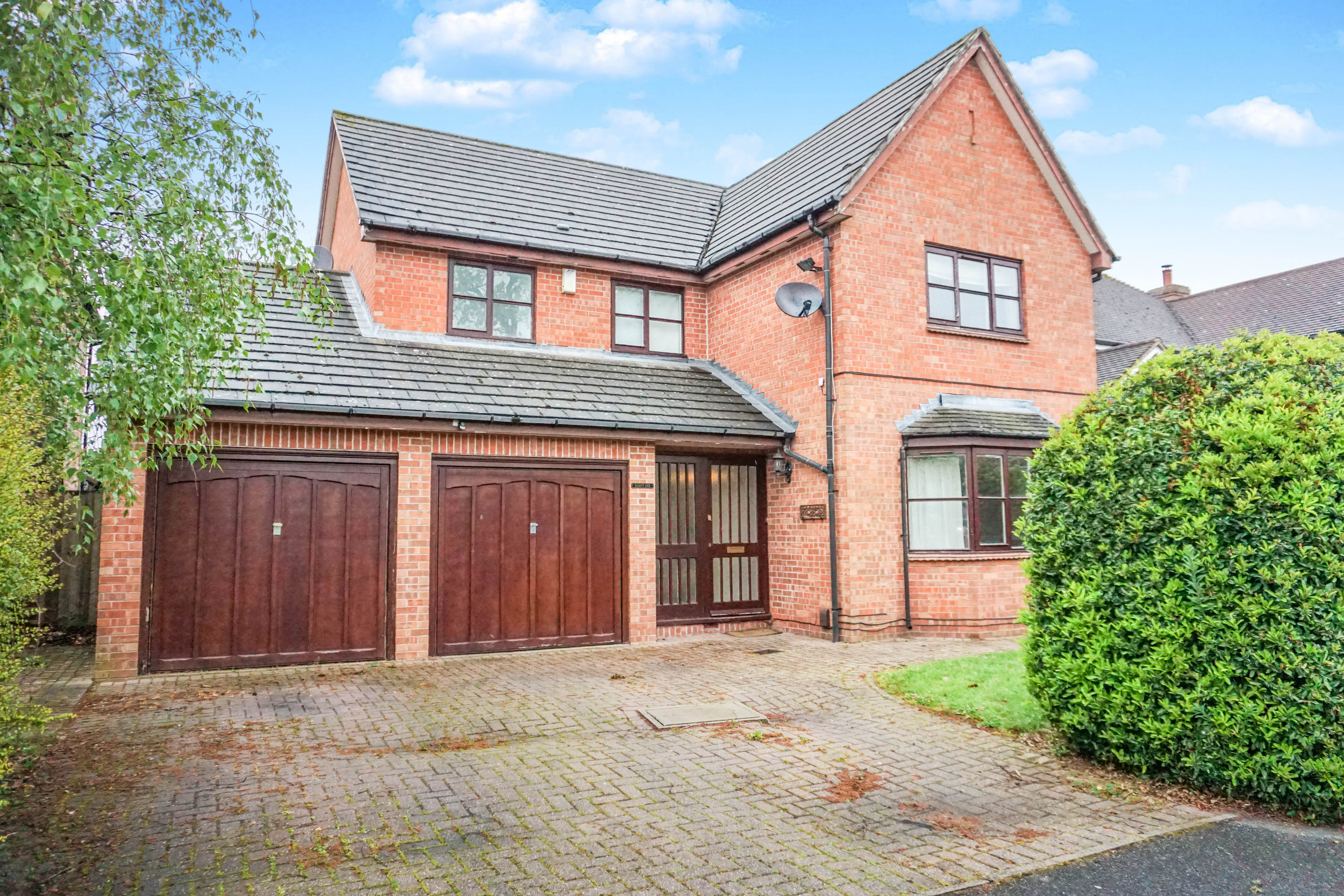 4 bedroom detached house for sale in Hay Lane, Solihull, B90 4TZ