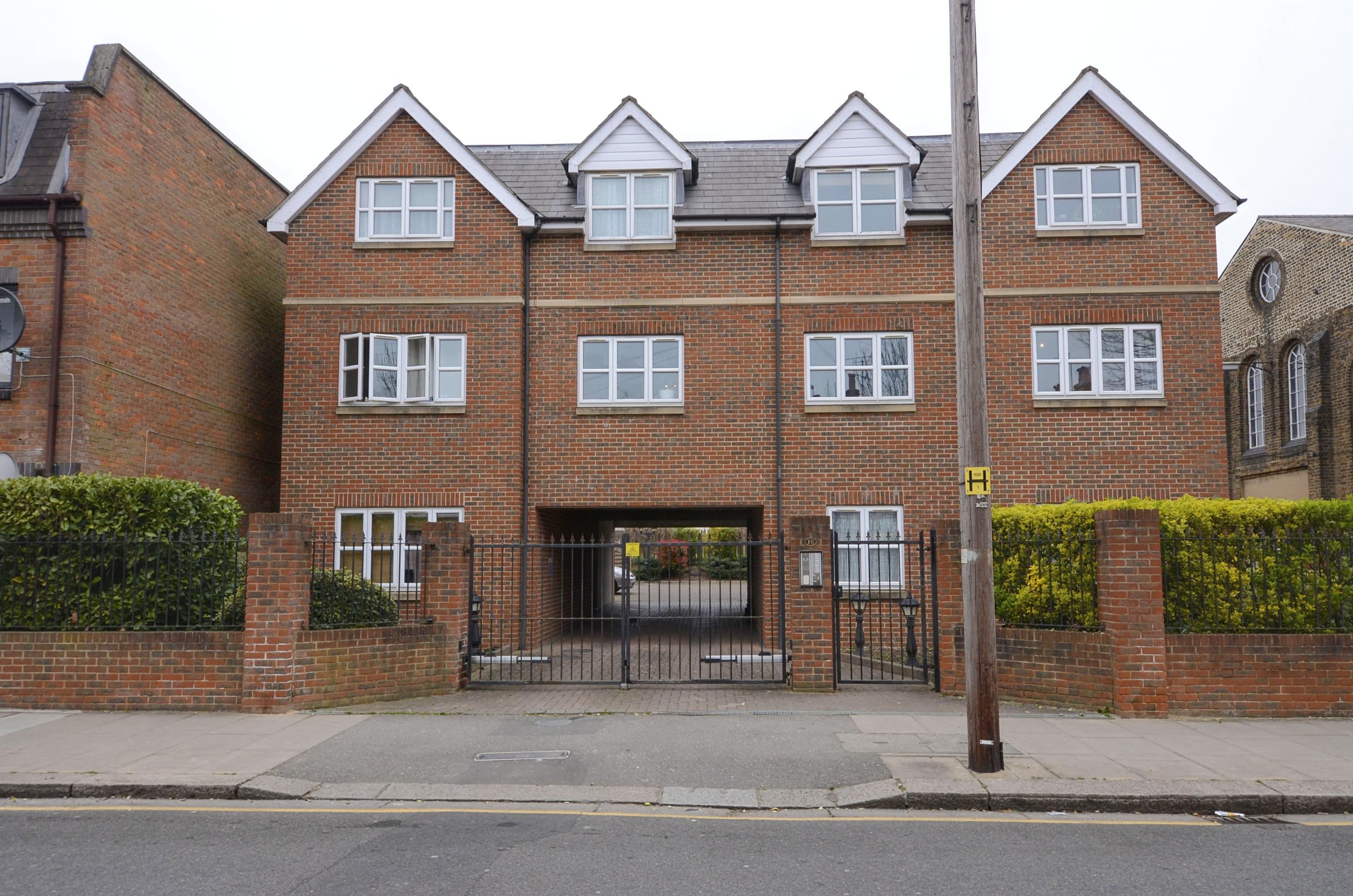1 bedroom apartment for sale in 18 Ladysmith Road, Enfield, EN1 3AA