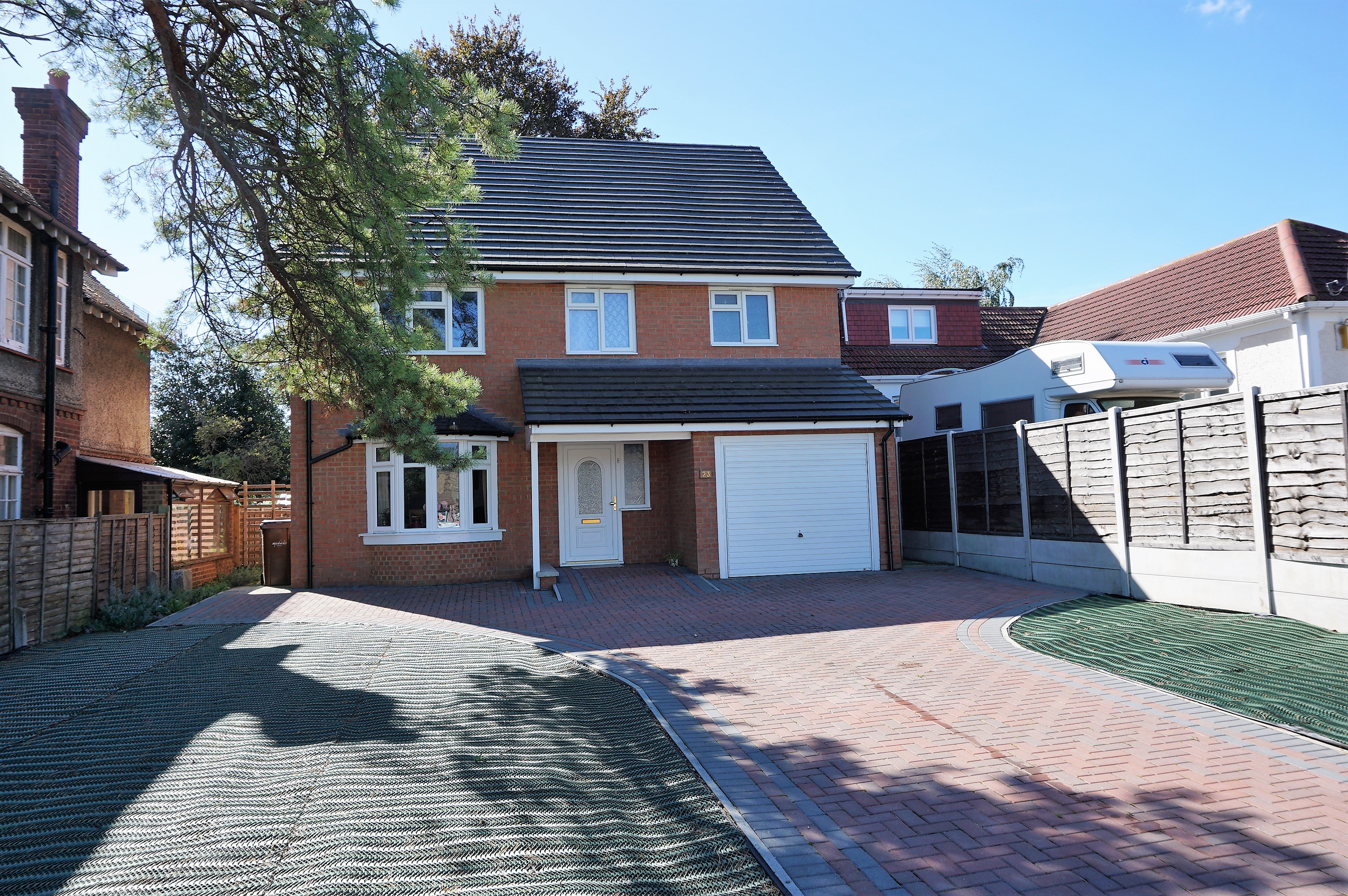 4 bedroom detached house for sale in London Road, Gillingham, ME8 7RG