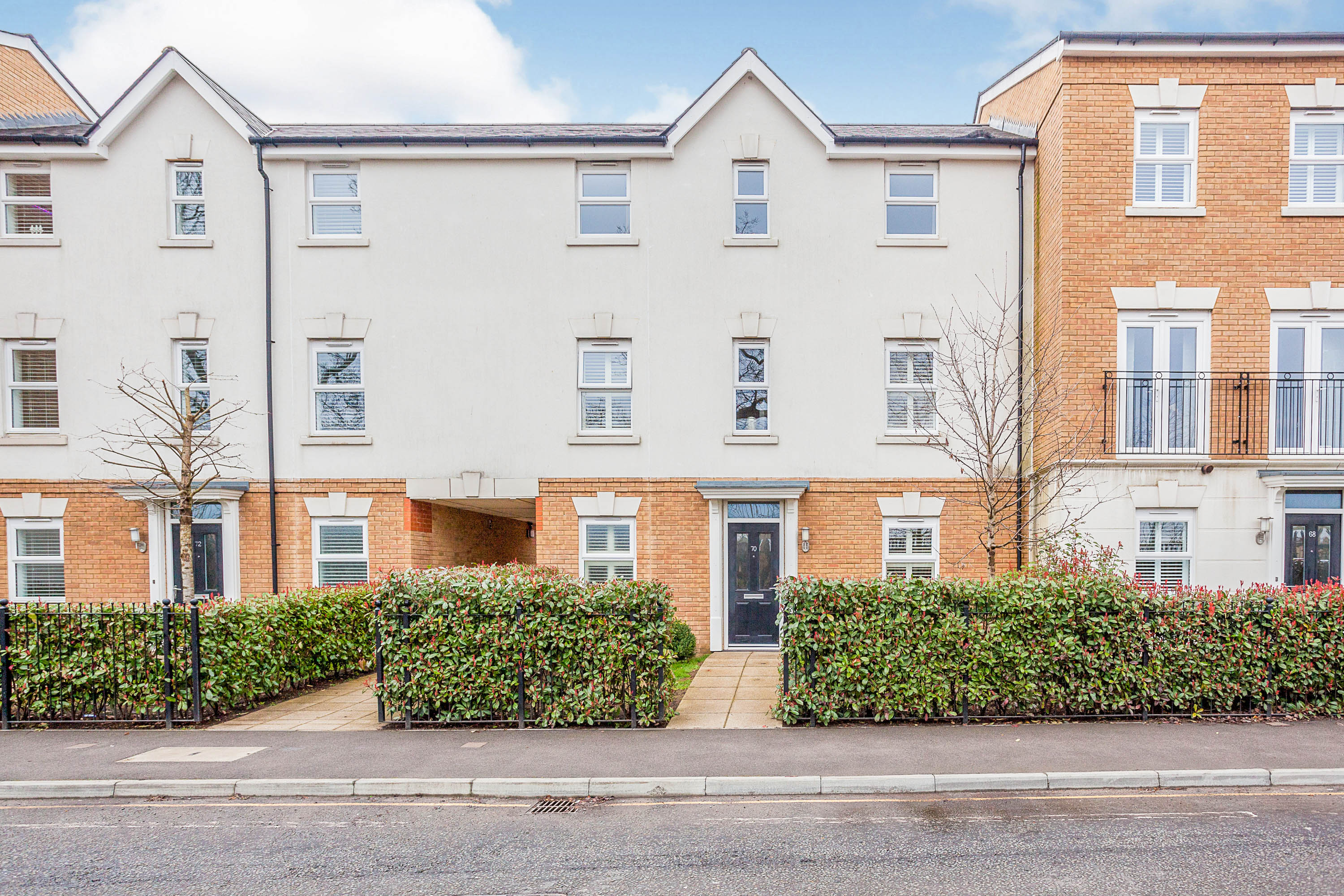 4 bedroom town house for sale in Parsonage Road, Horsham, RH12 4AN