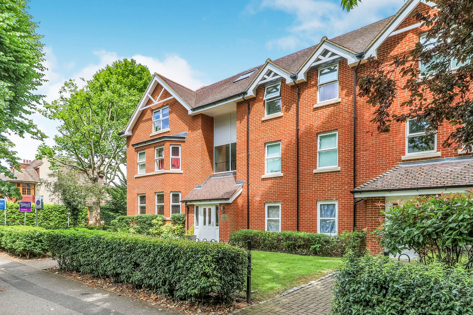 2 bedroom flat for sale in 17 Stanley Road, Sutton, SM2 6EH