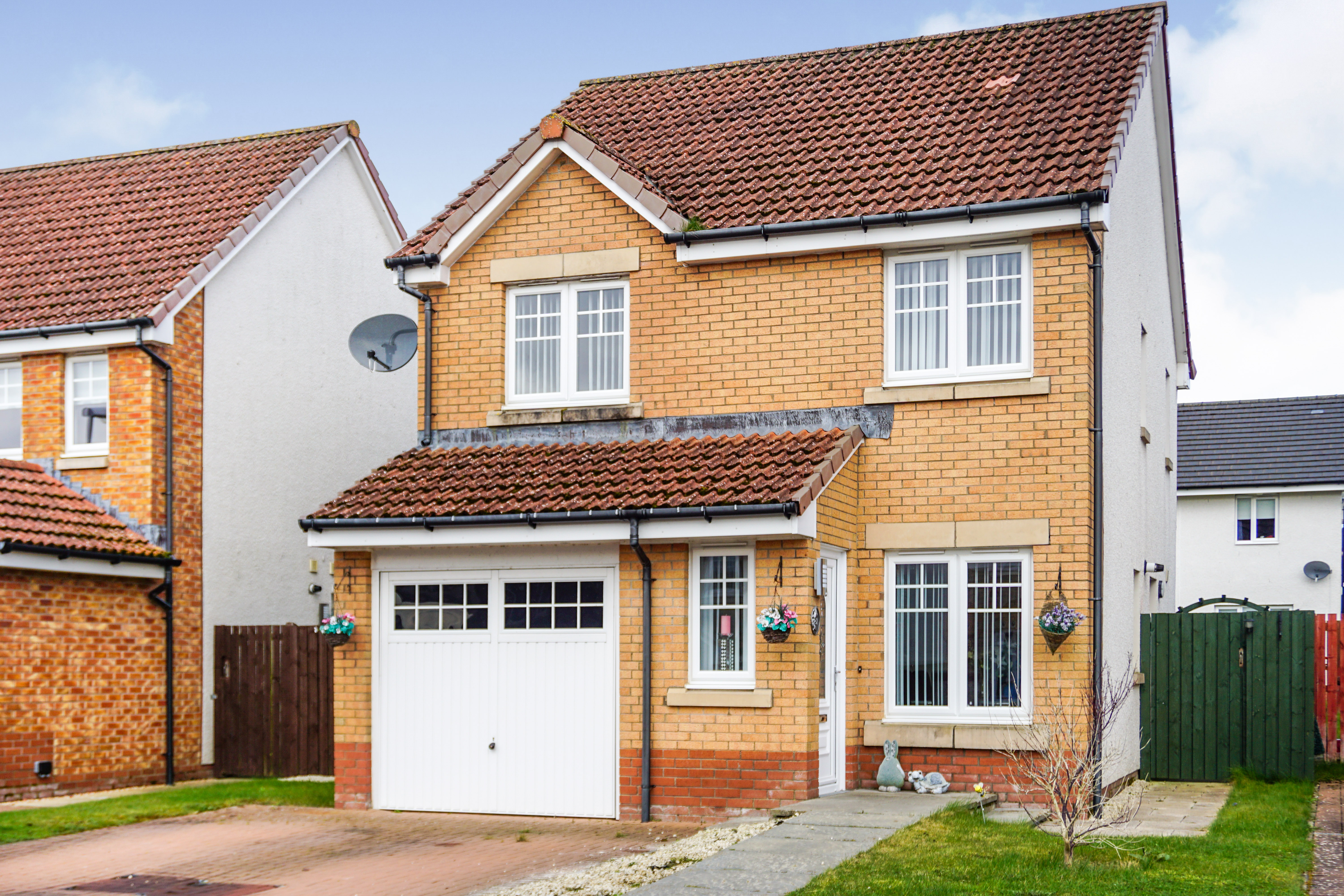 3 bedroom detached house for sale in Shankly Drive, Wishaw, ML2 9QP