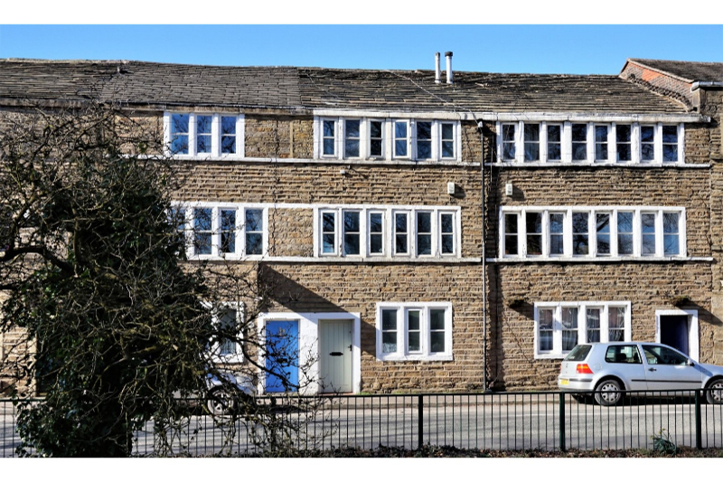 4 bedroom terraced house for sale in Broad Lane, Rochdale, OL16 4PL