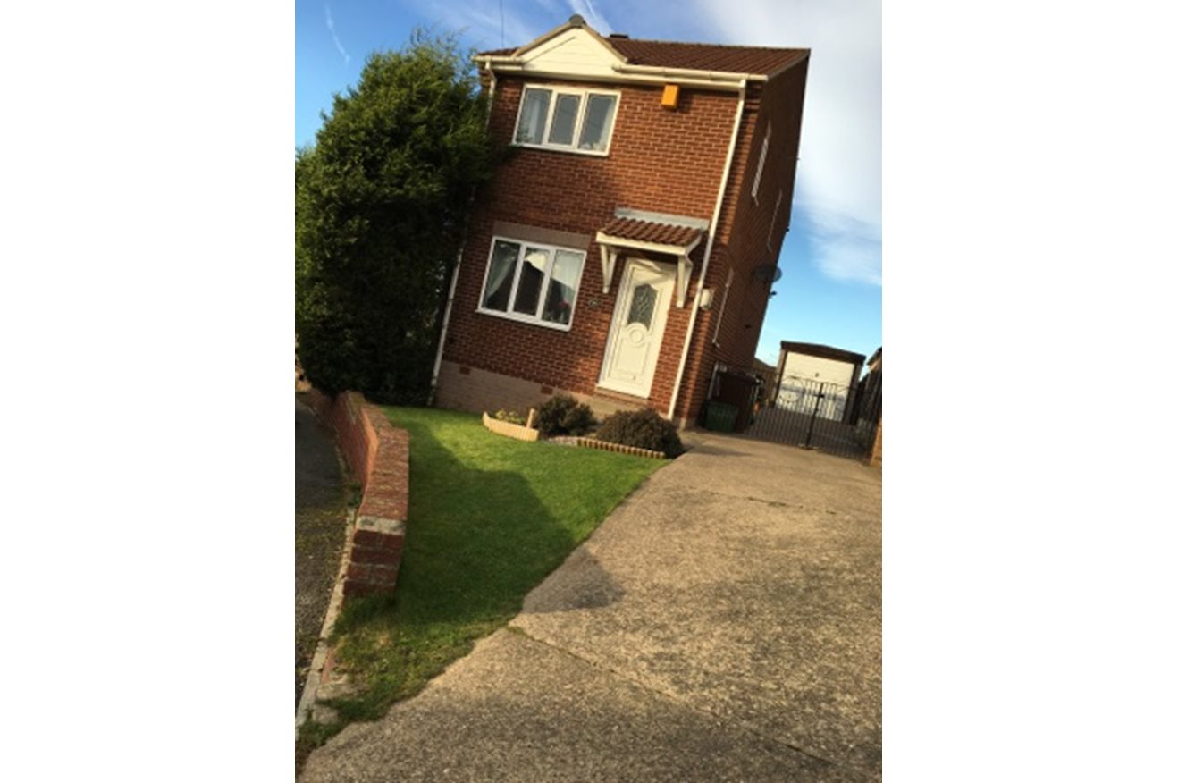 3 bedroom detached house for sale in Sandford Road, Pontefract, WF9 2XL
