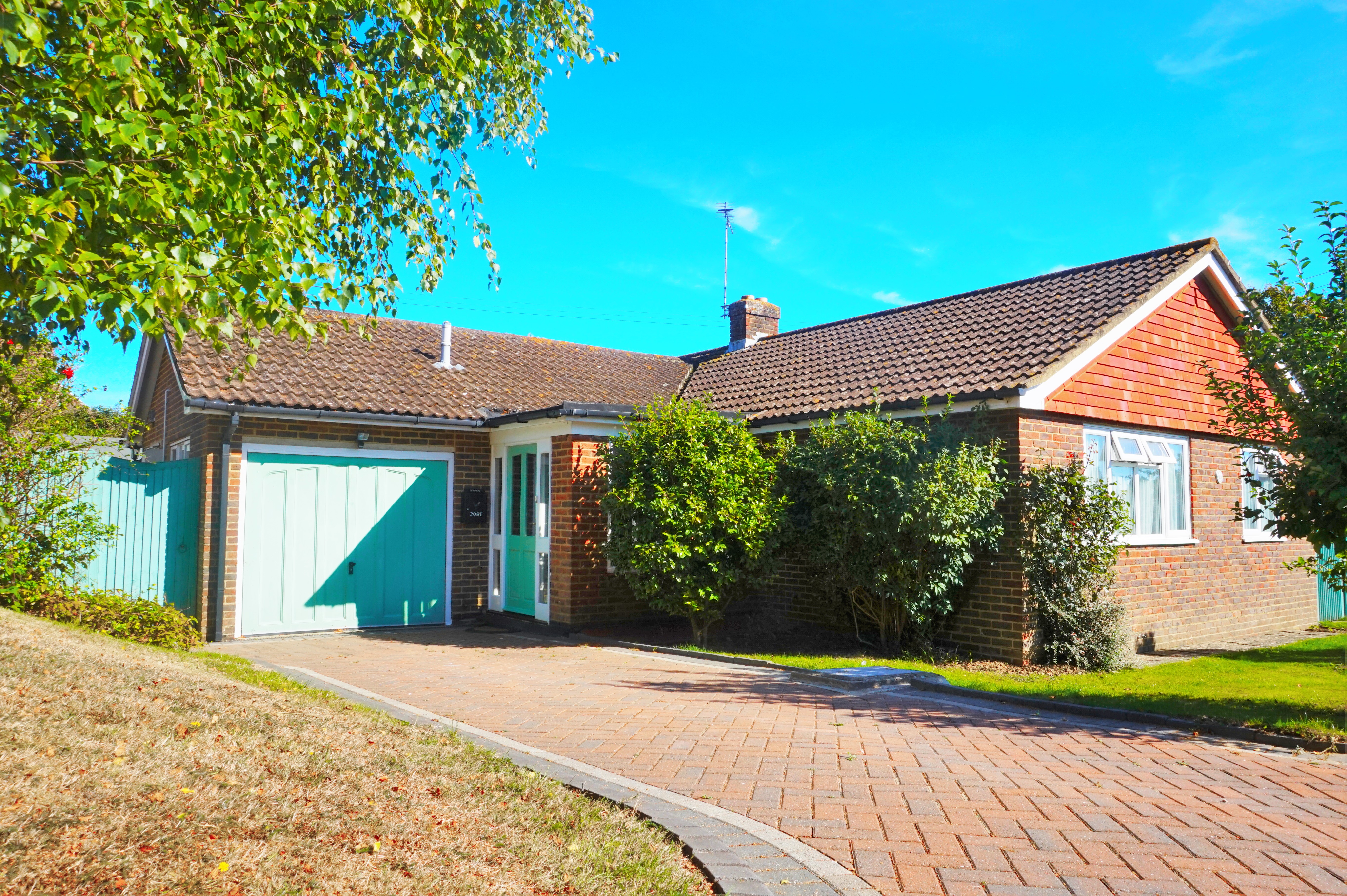 3 bedroom detached bungalow for sale in Monks Way, Northiam, Rye, TN31 6QQ