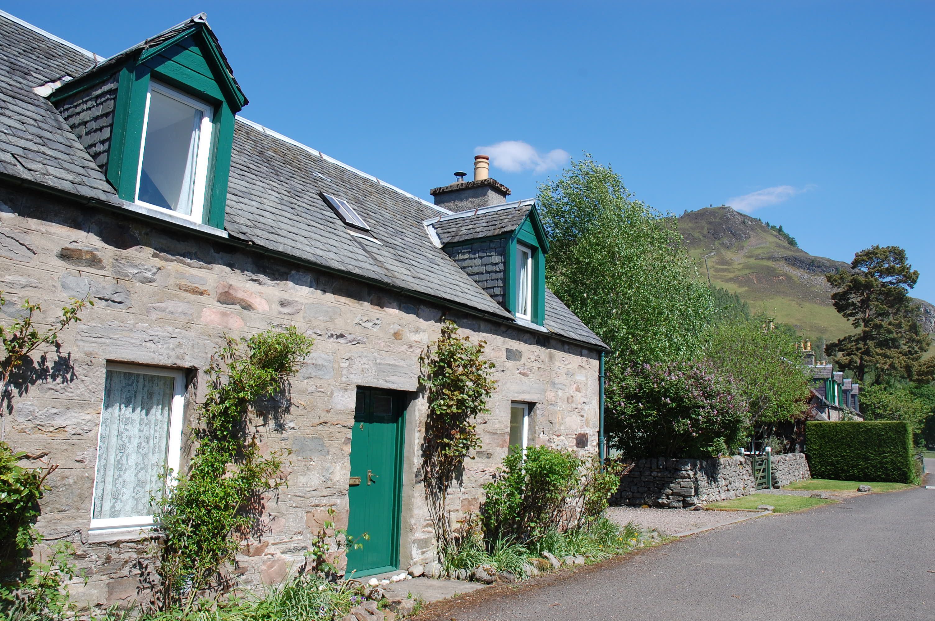 3 bedroom cottage for sale in Kinloch Rannoch, Pitlochry, PH16 5PX