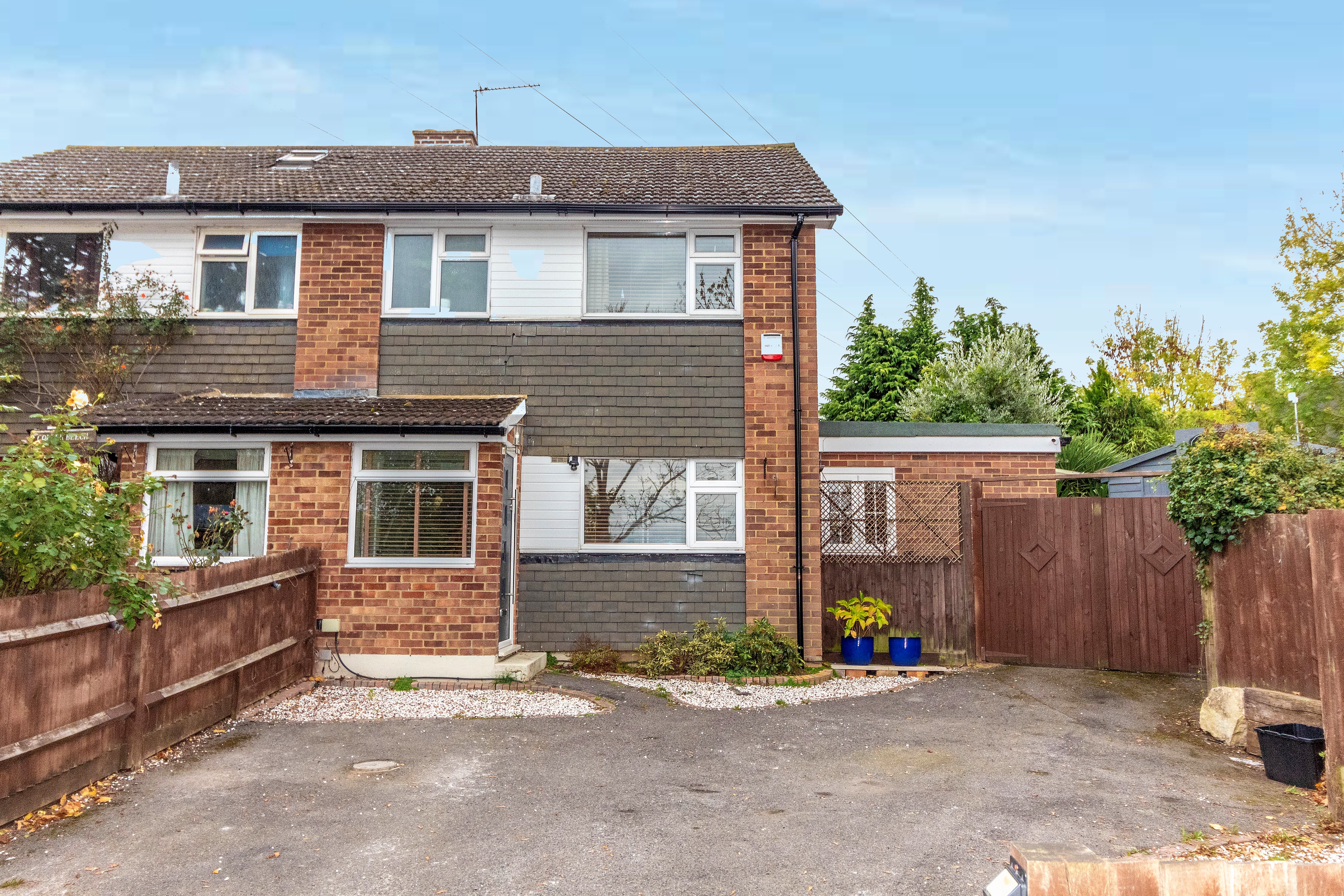 3 bedroom semi-detached house for sale in Swallowfield Road, Arborfield ...