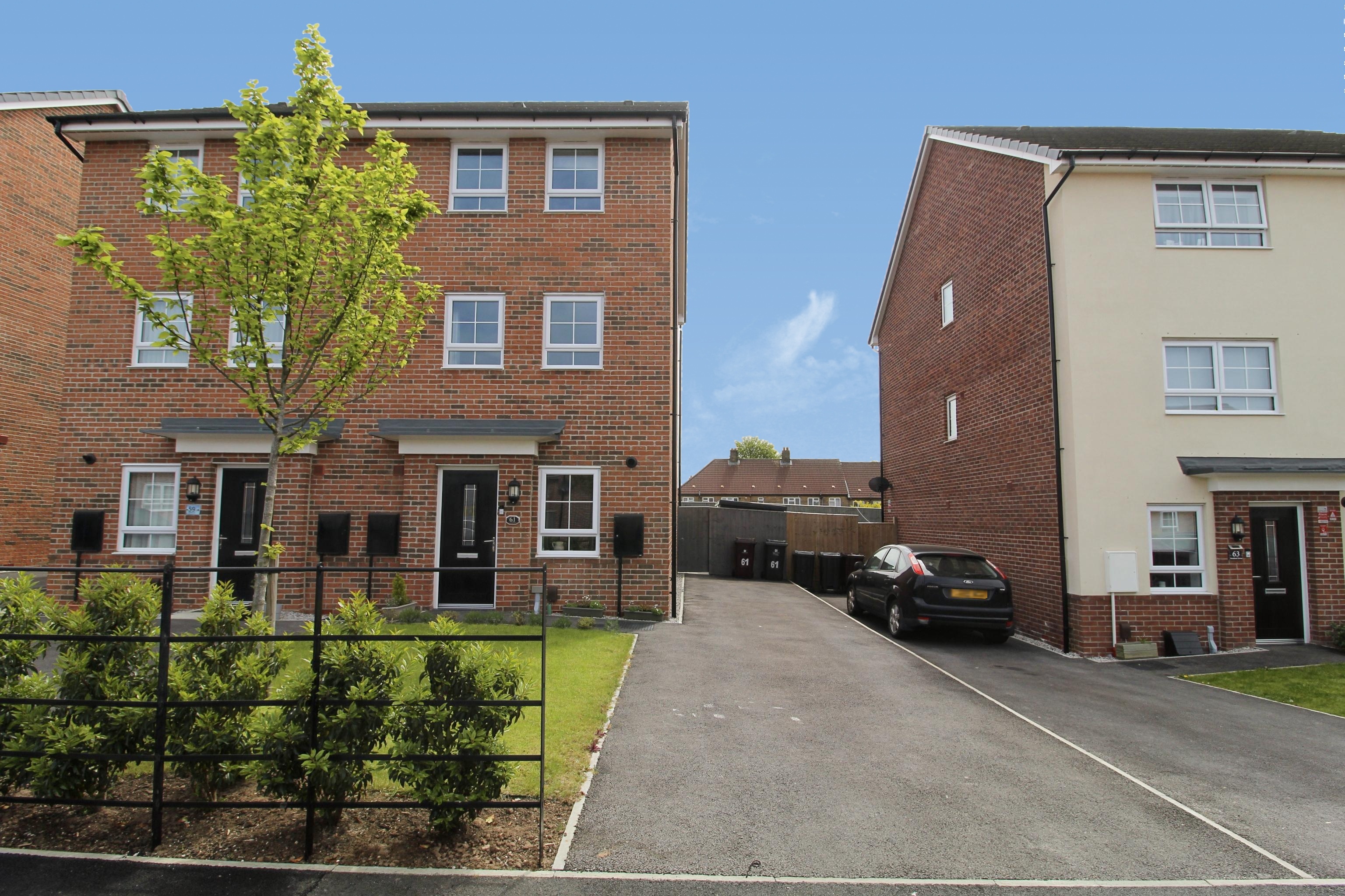 3 bedroom semi-detached house for sale in Stratford Drive, Prescot, L34 1AN