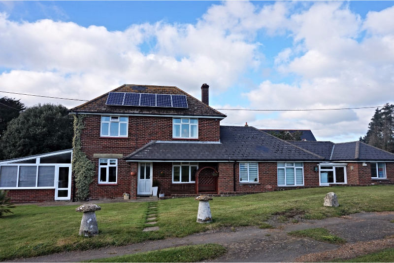 3 bedroom farm house for sale in Alverstone Road, Sandown, PO36 0NY