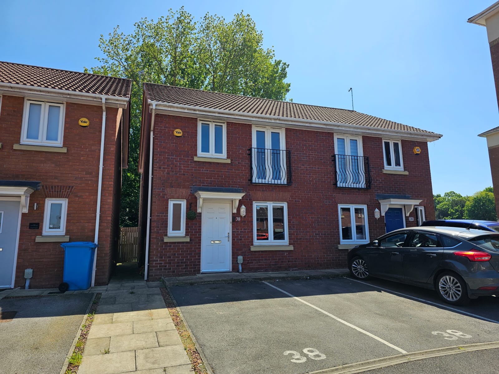 3 bedroom semi-detached house for sale in Ladybower Way, Hull, HU7 3BQ