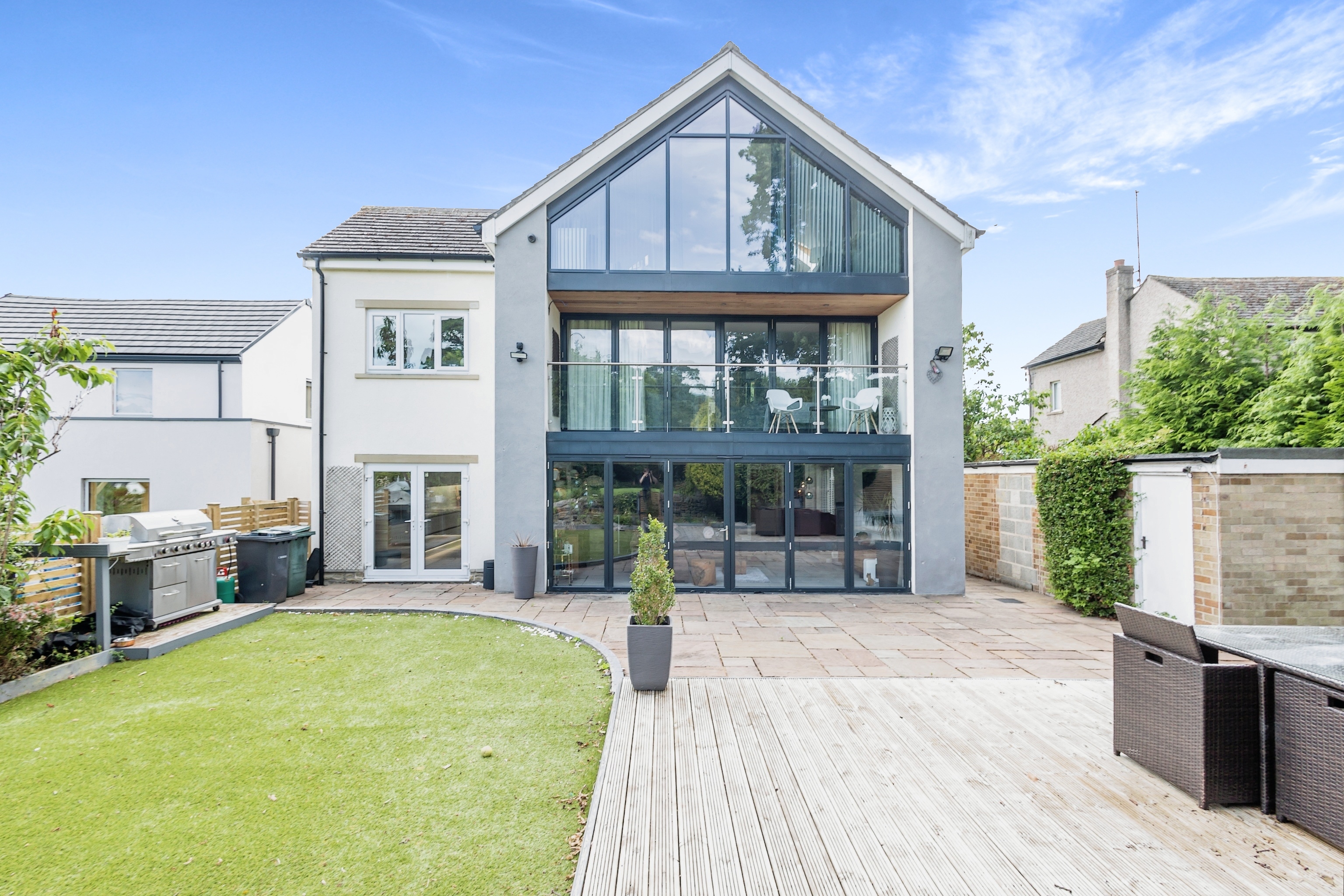 6 bedroom detached house for sale in Ferrands Park Way, Bingley, BD16 1HZ