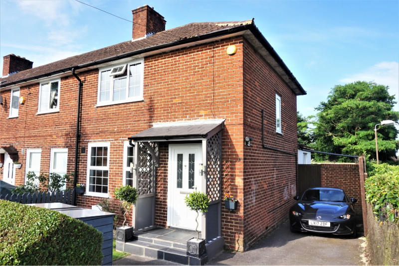 3 bedroom end of terrace house for sale in Sedgehill Road, London, SE6 3QN