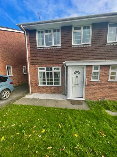 3 bedroom semi-detached house for sale in Southway, Guildford, GU2 8DA