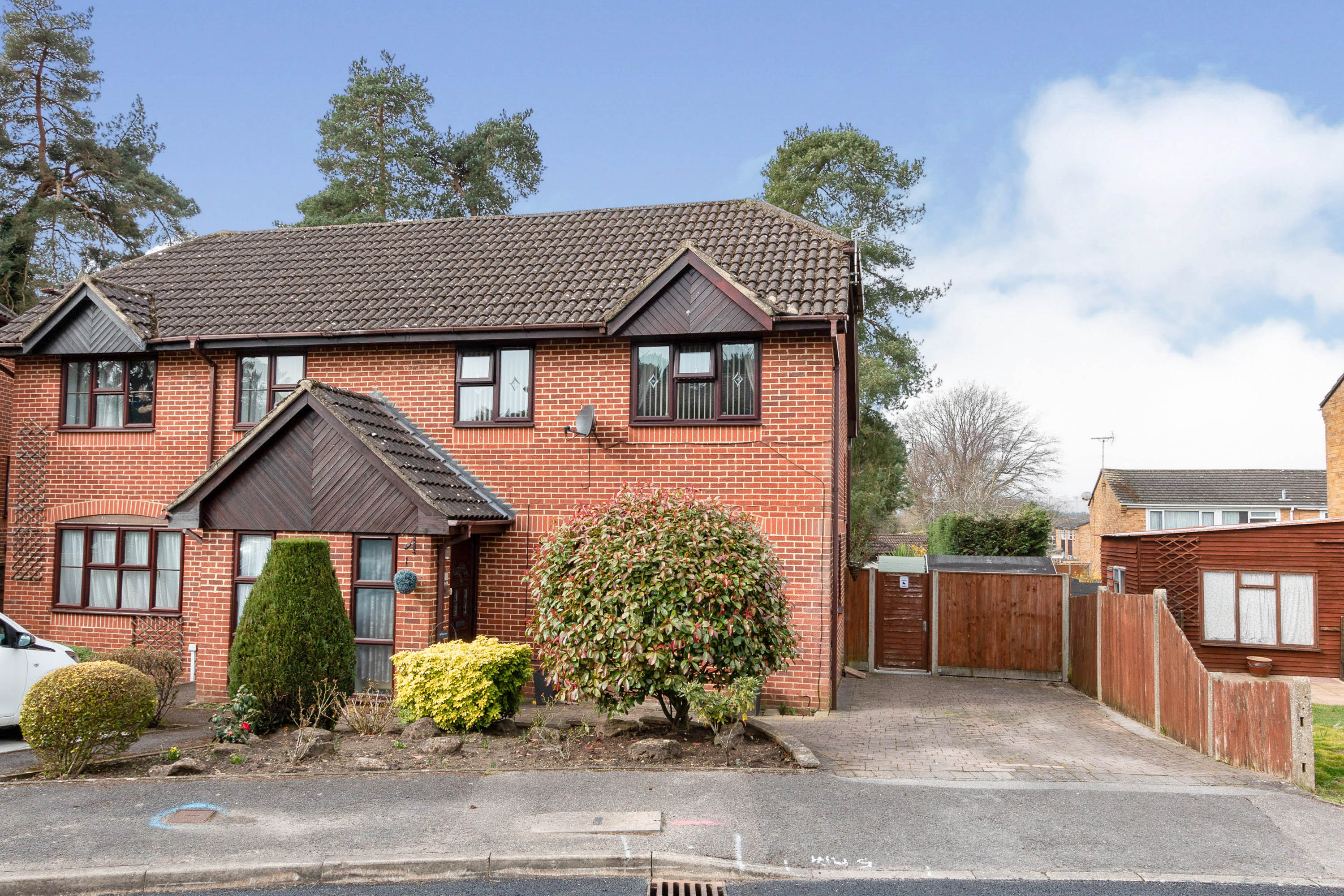 2 bedroom semi-detached house for sale in Bramley Walk, Bordon, GU35 9BG