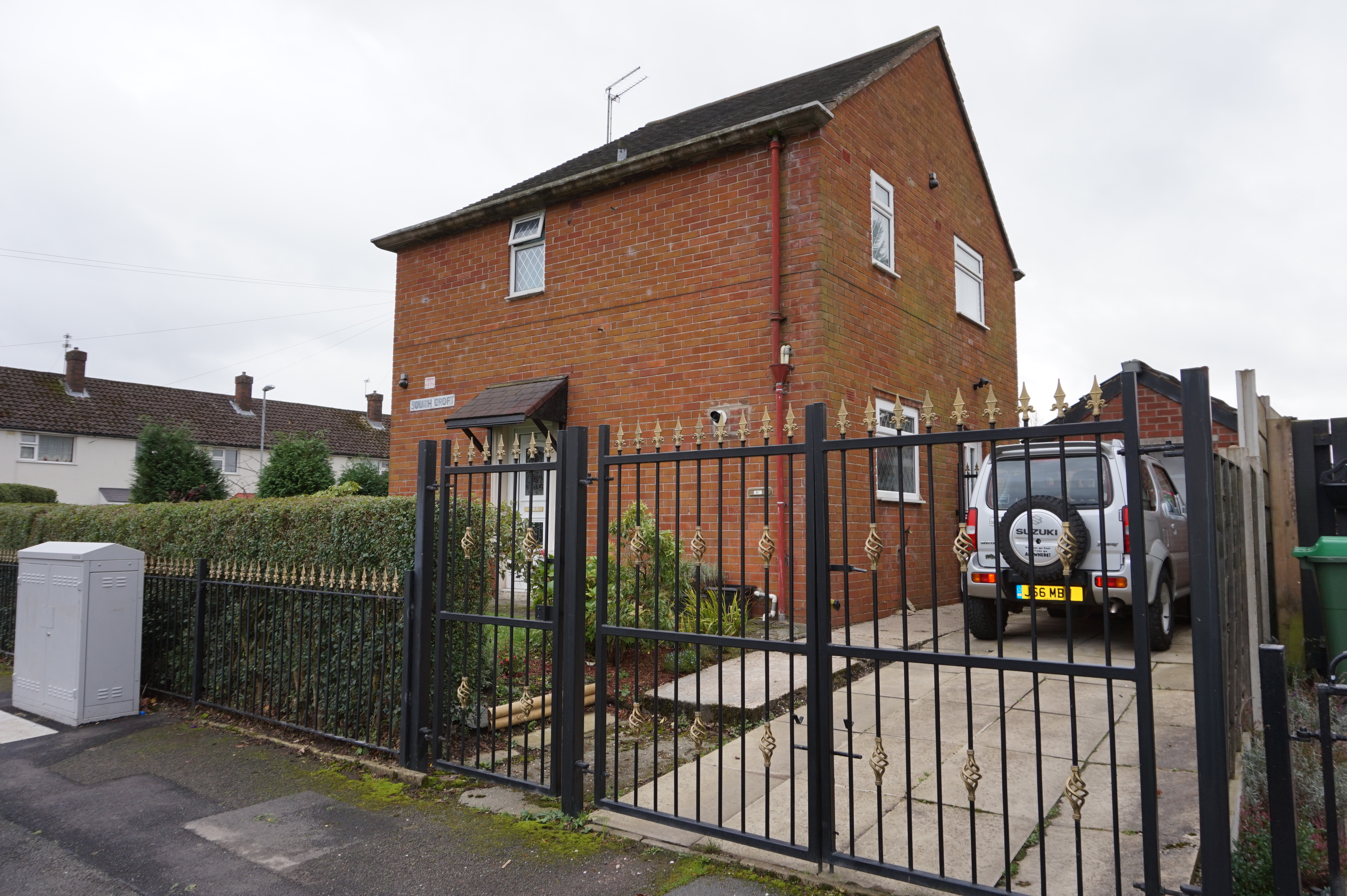 3 bedroom semi-detached house for sale in South Croft, Oldham, OL8 2LQ