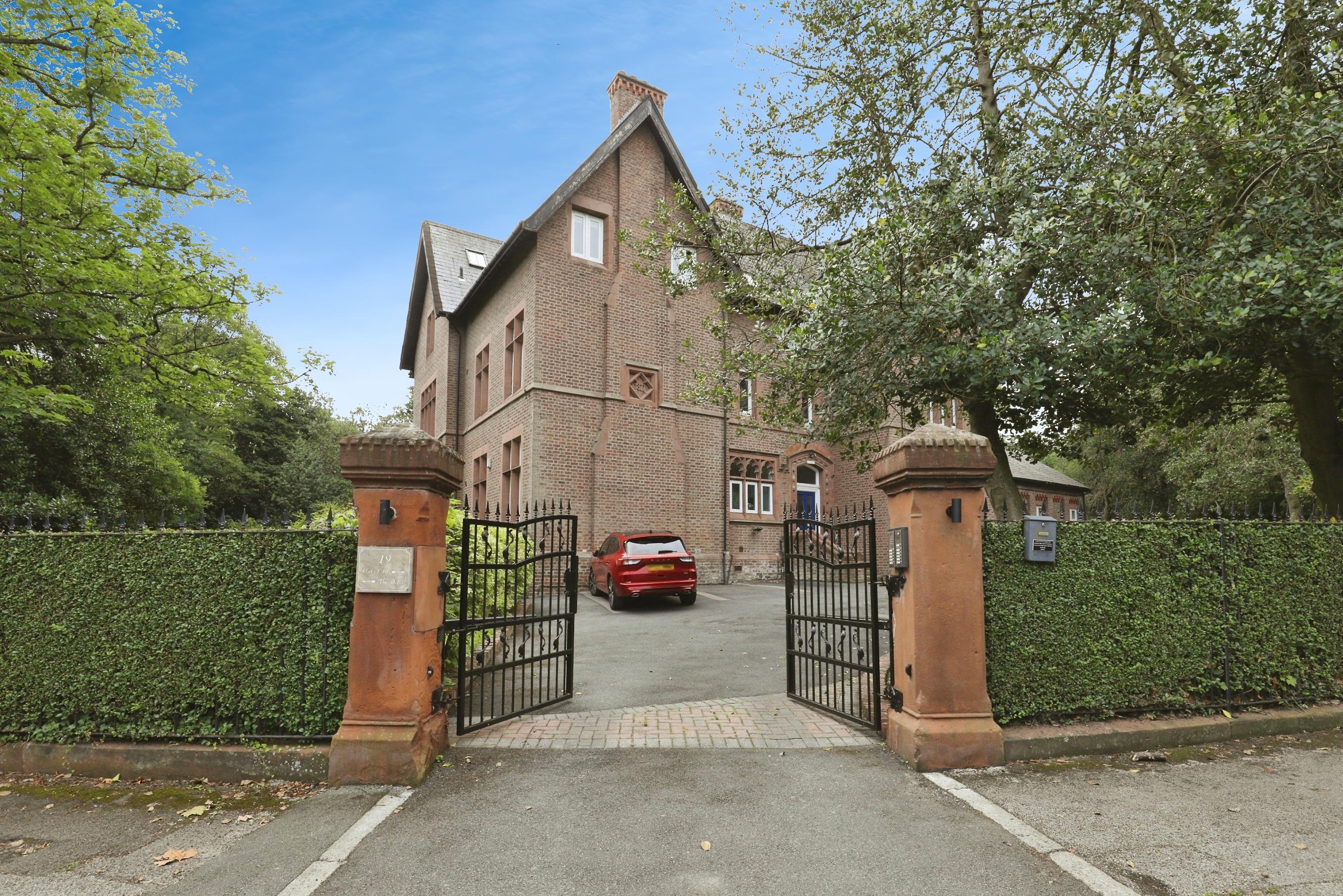 2 bedroom apartment for sale in Aigburth Drive, Liverpool, L17 4JQ