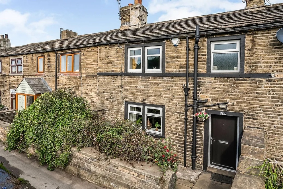 2 bedroom terraced house for sale in Haworth Road, Bradford, BD15 9LJ