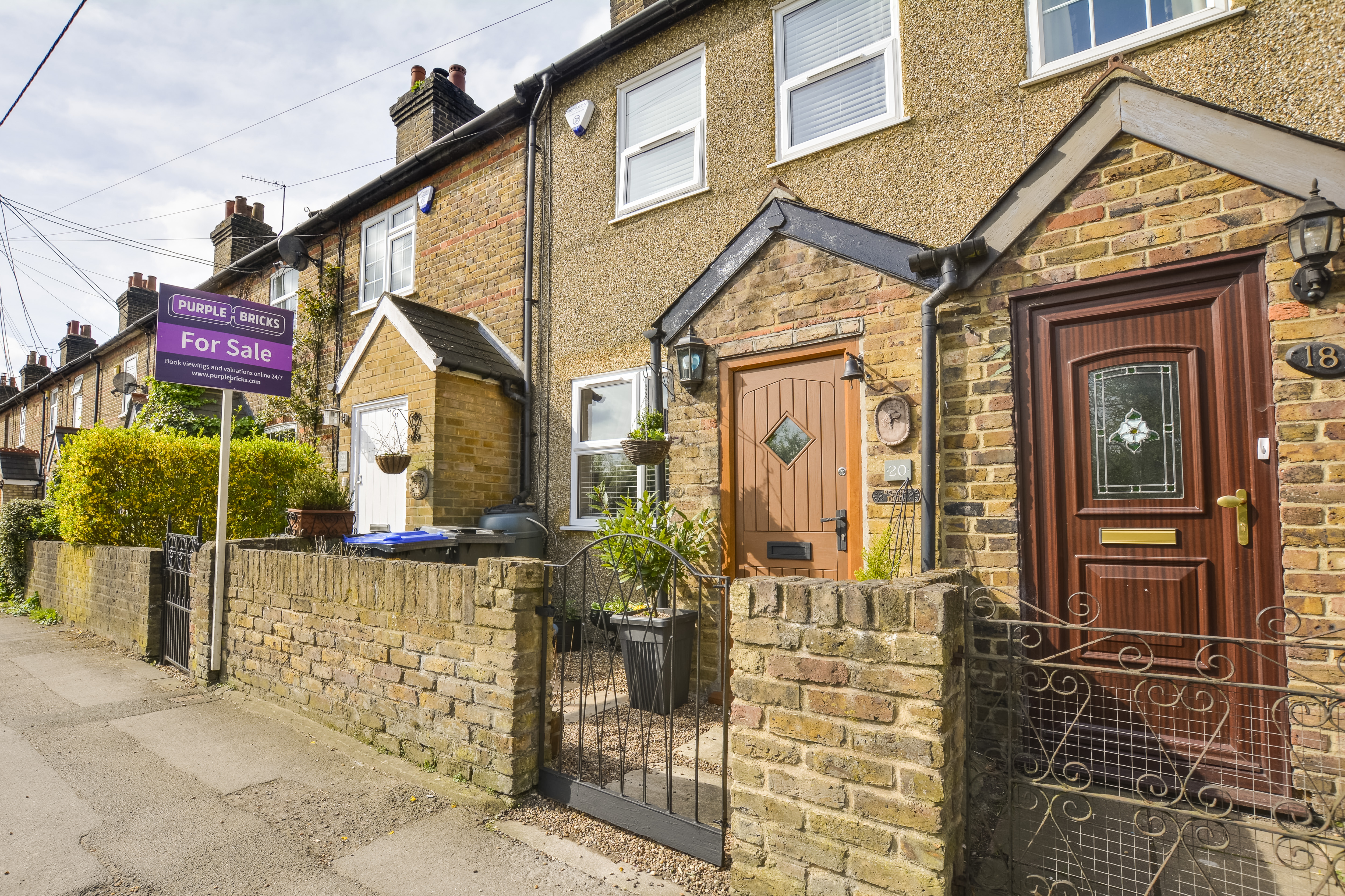 3 bedroom terraced house for sale in Mansion Lane, Iver, SL0 9RN