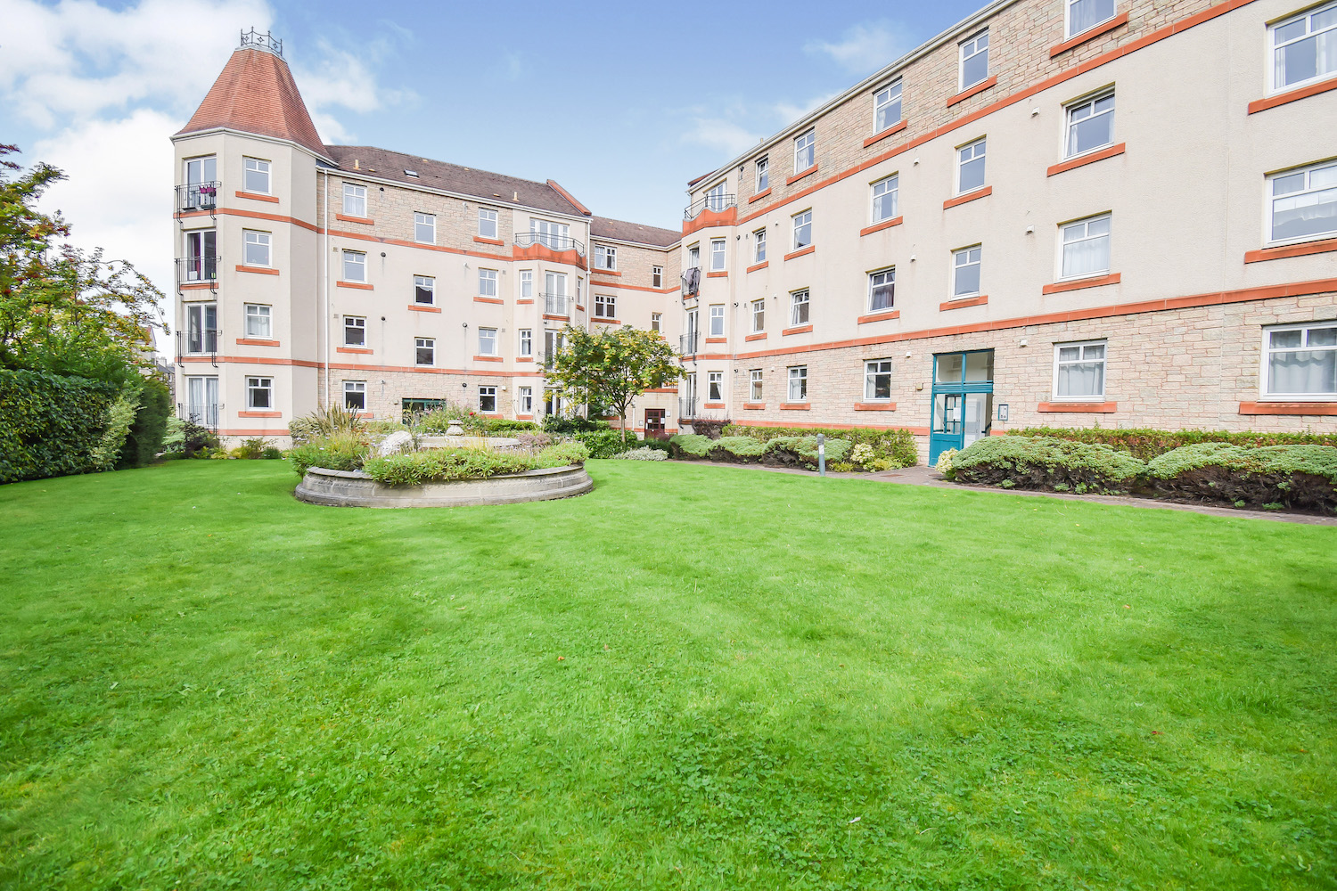 3 bedroom flat for sale in Sinclair Place, Edinburgh, EH11 1AN