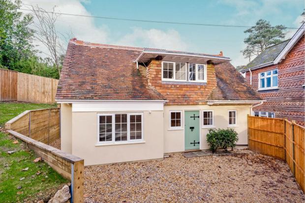 2 bedroom detached house to rent in Hindhead Road, Hindhead, GU26 6BB