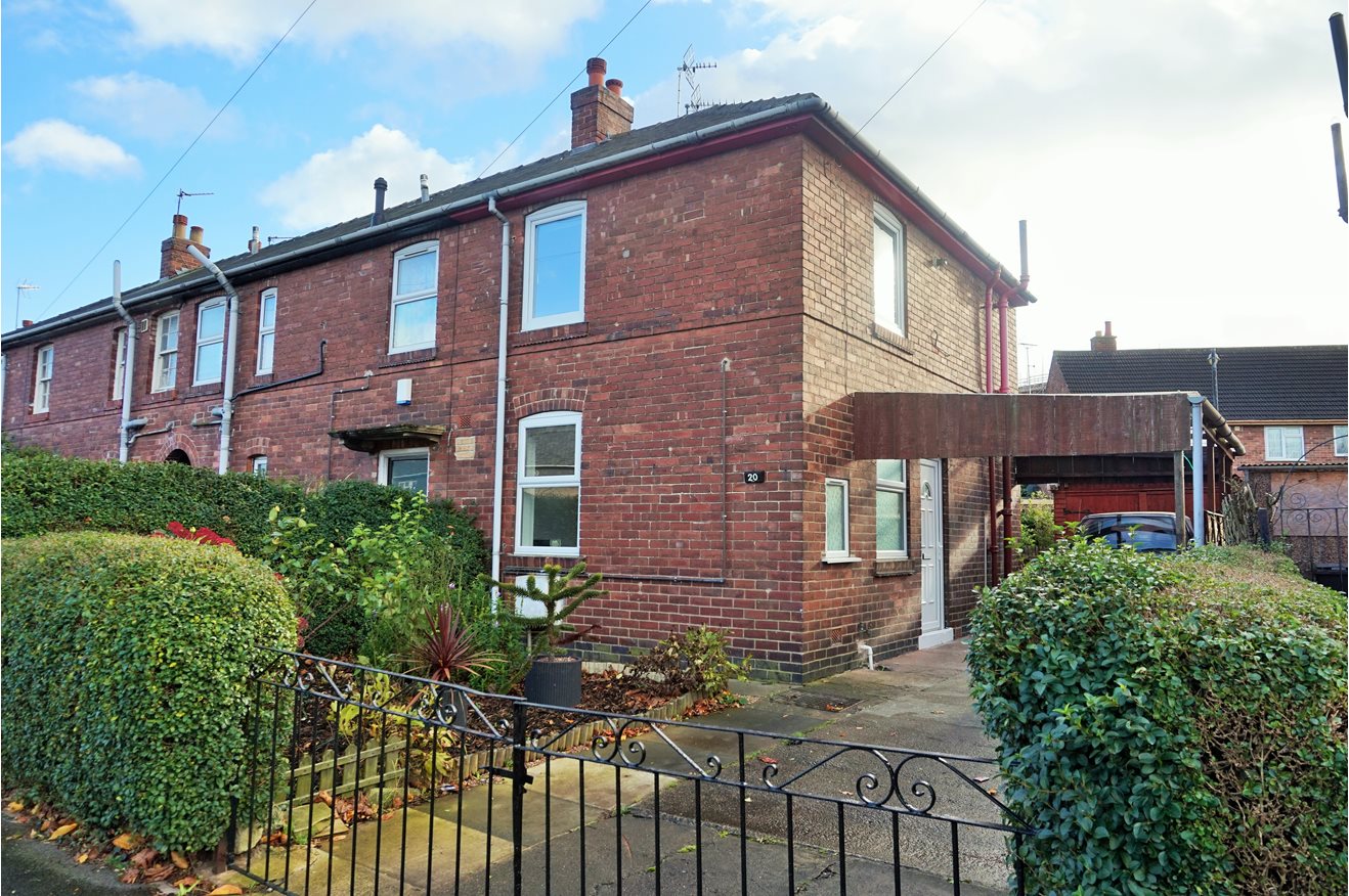 2 bedroom semi-detached house for sale in Hope Street, York, YO10 4UR