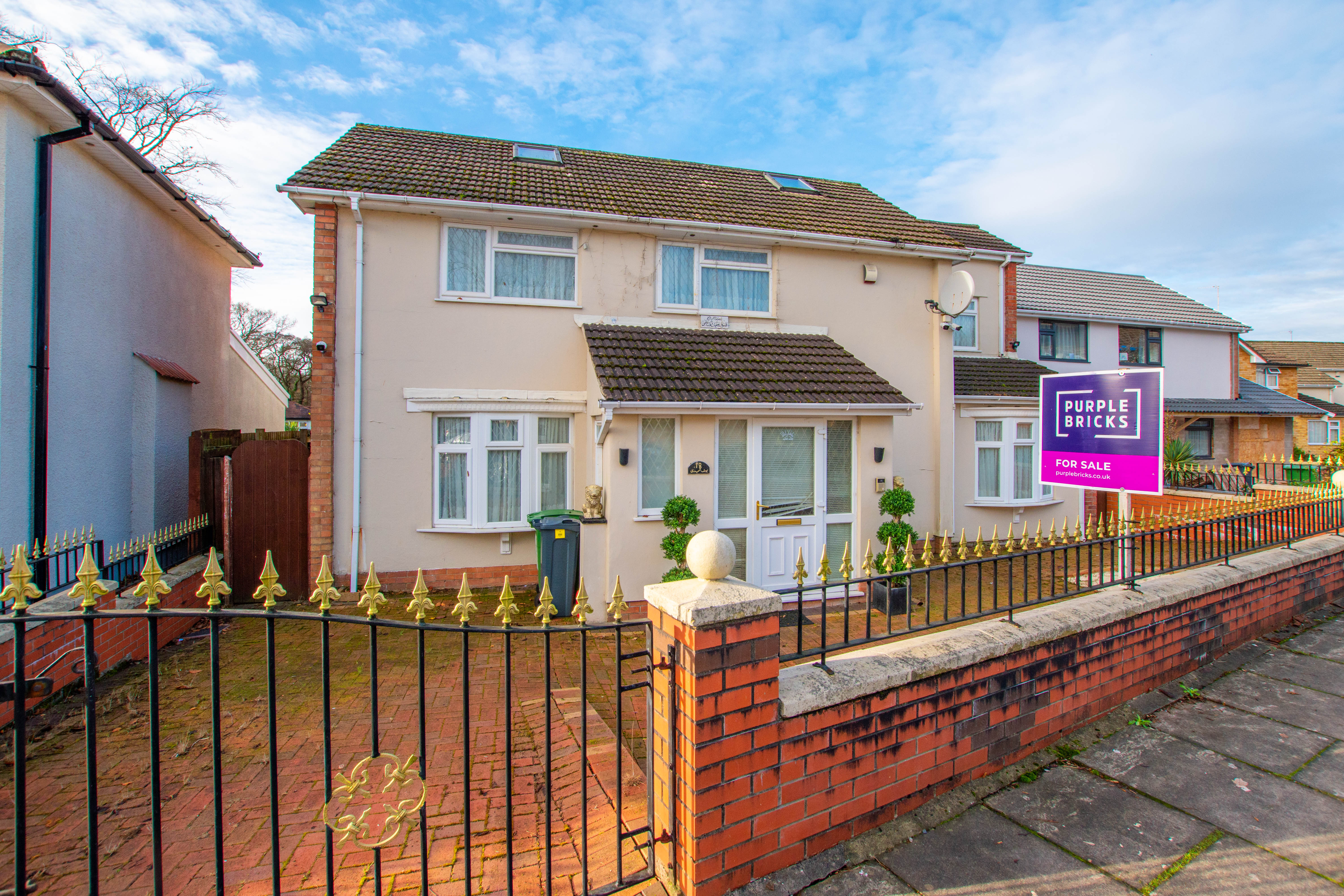 6 bedroom detached house for sale in Lakeside Drive, Cardiff, CF23 6DD