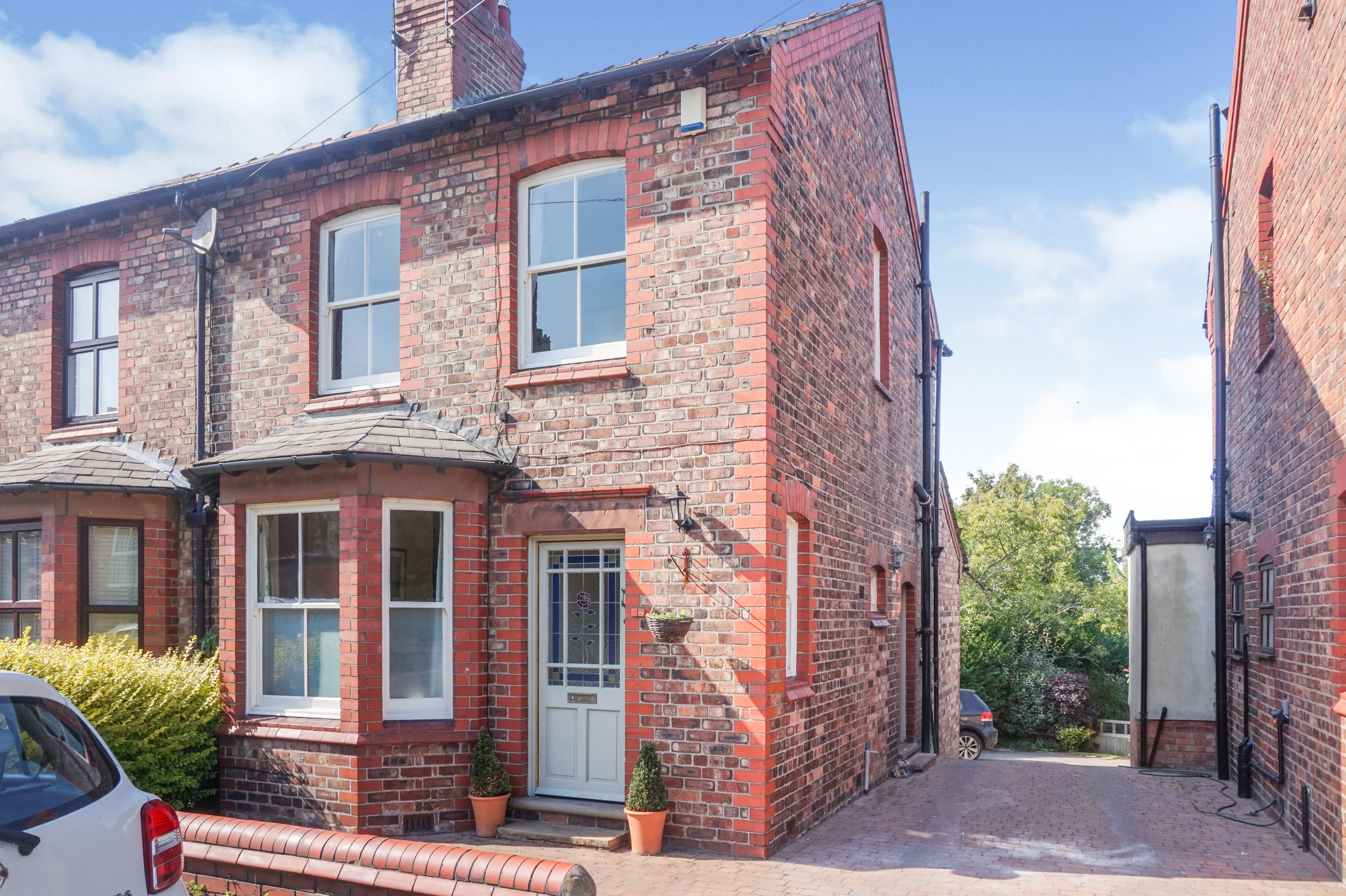 2 bedroom semi-detached house for sale in Townfield Lane, Frodsham, WA6 7RF