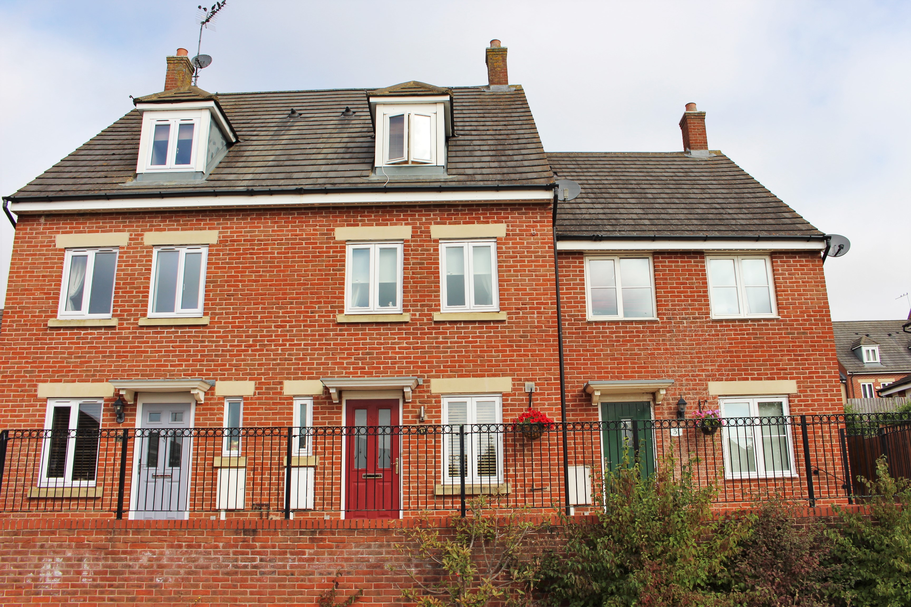 3 bedroom town house for sale in Farnborough Drive, Middlemore ...