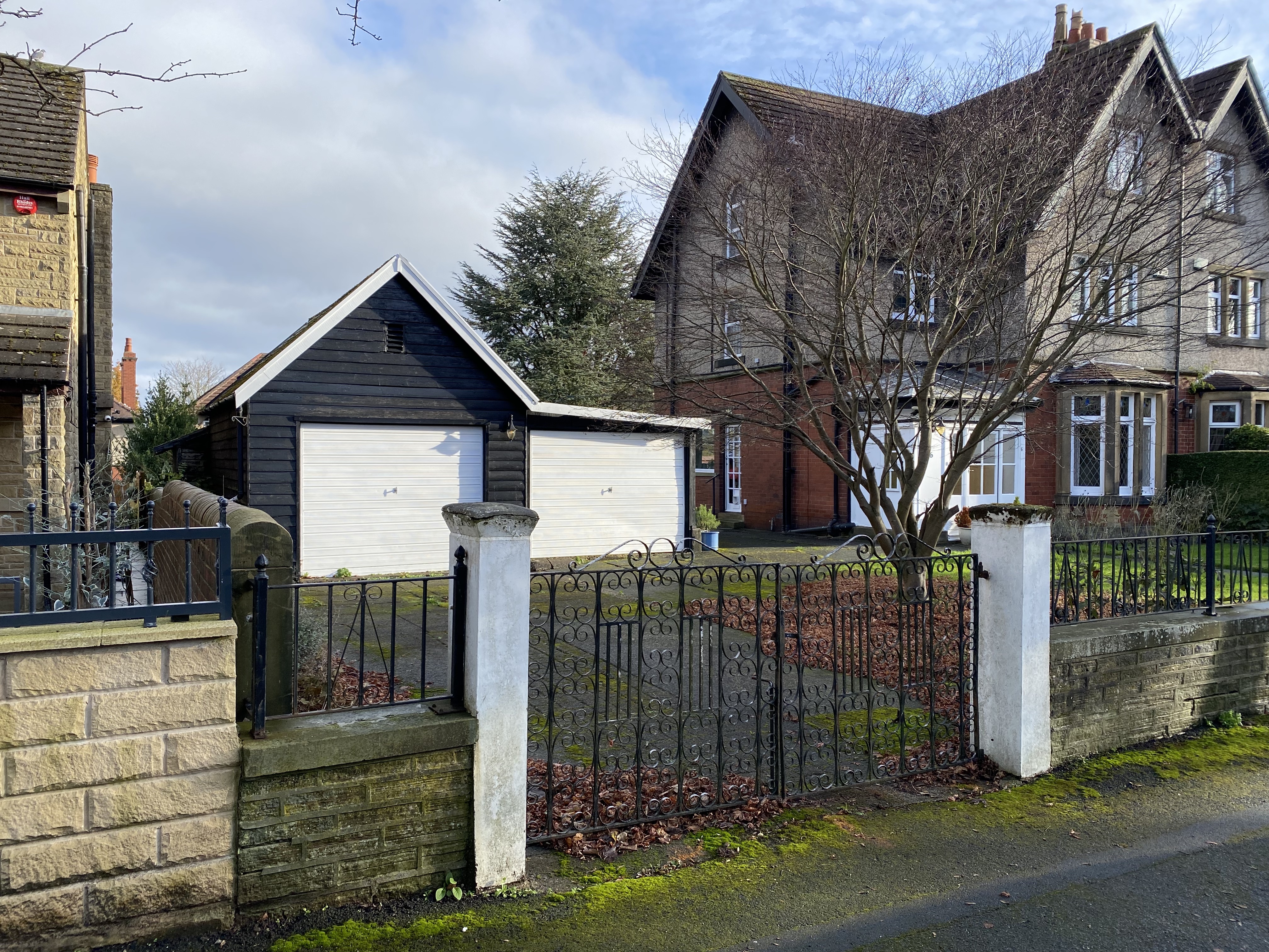5 bedroom semi-detached house for sale in Oakfield Road, Birkby, HD2 2XF