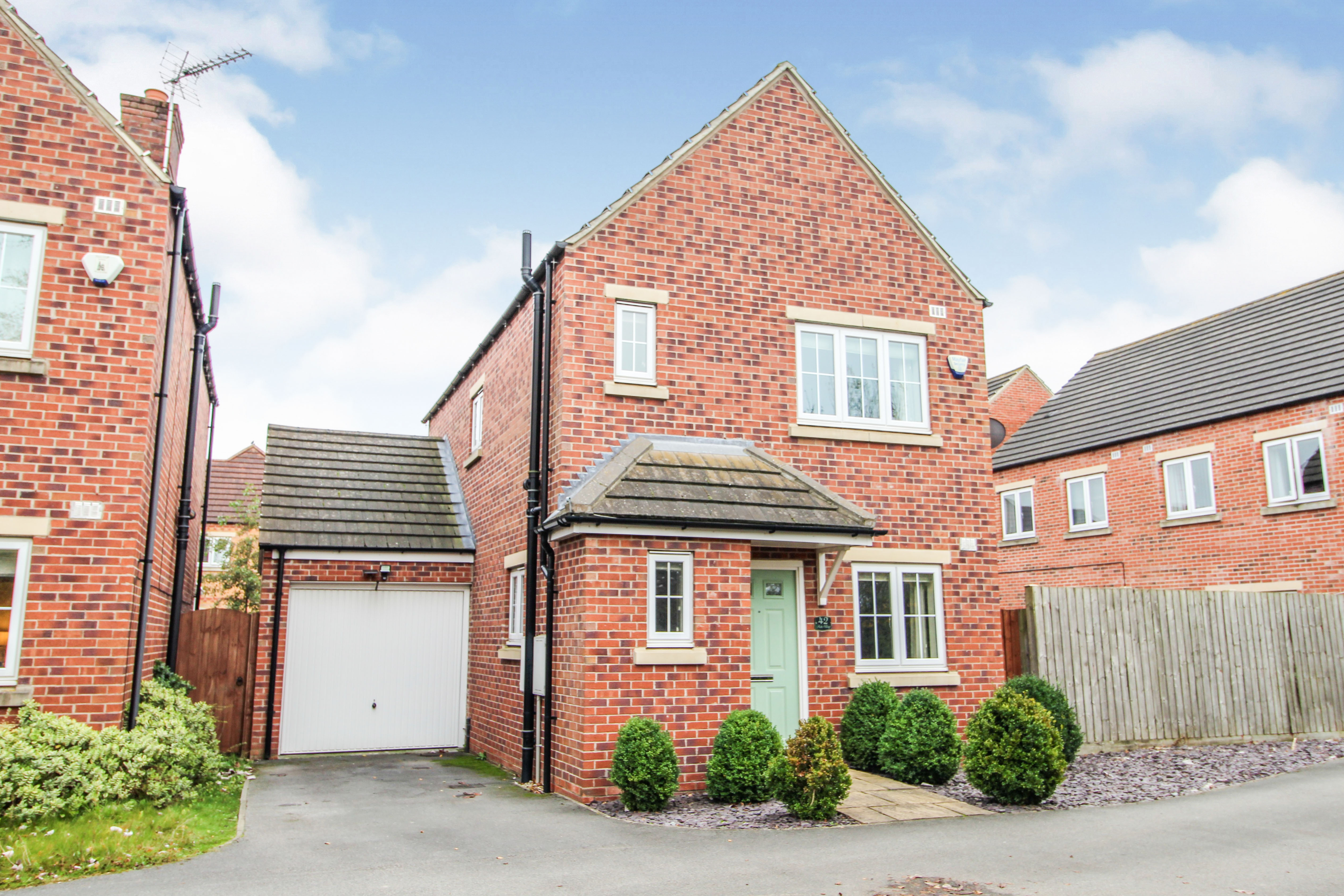 3 bedroom detached house for sale in Ash Way, Selby, YO8 8RX