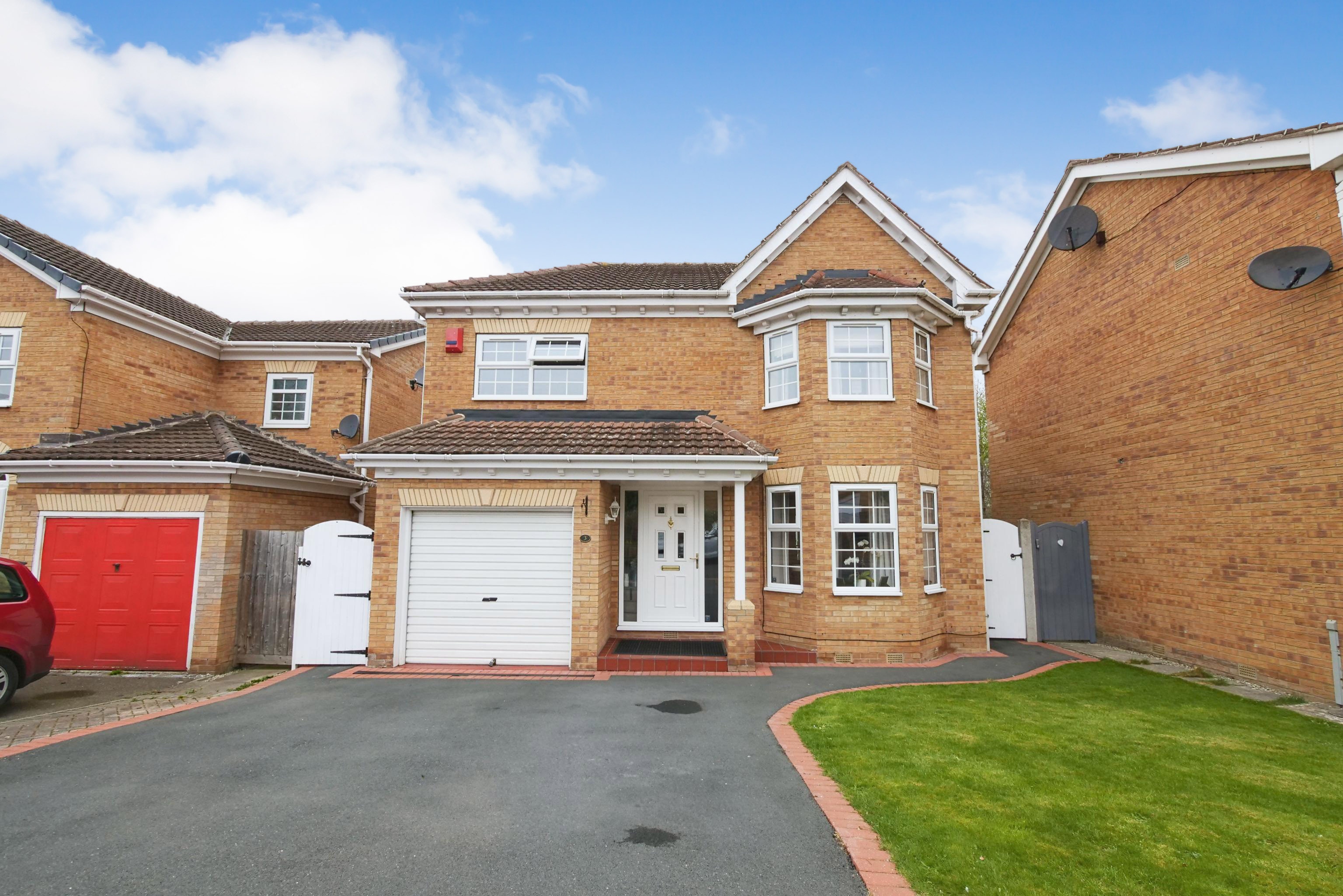 4 bedroom detached house for sale in Burghley Close, Sheffield, S25 2XS