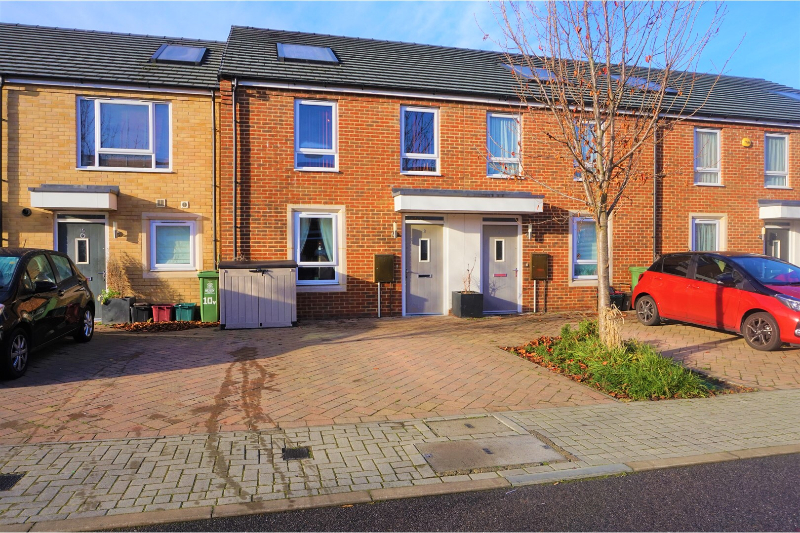 3 bedroom terraced house for sale in Virginia Road, Crayford, DA1 4FS