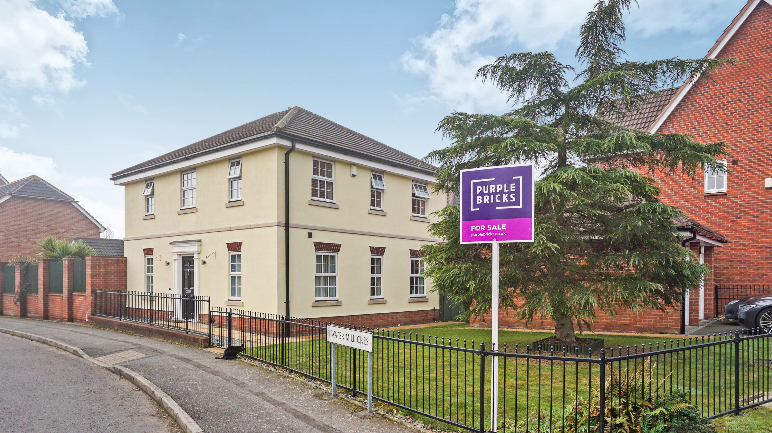 4 bedroom detached house for sale in Water Mill Crescent, Sutton ...